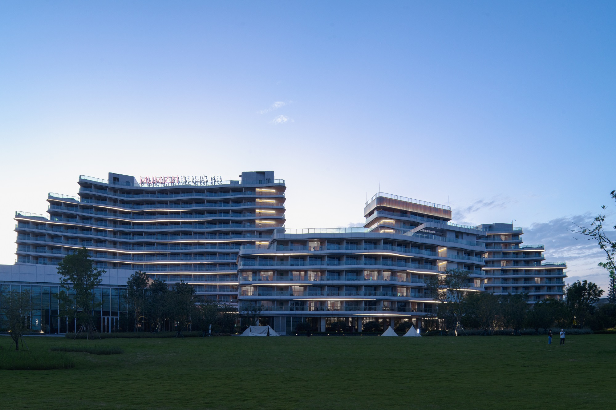 Mumian Chengdu Dong’an Lake to redefine a New Leisure and Resort Destination by Aedas - Architizer