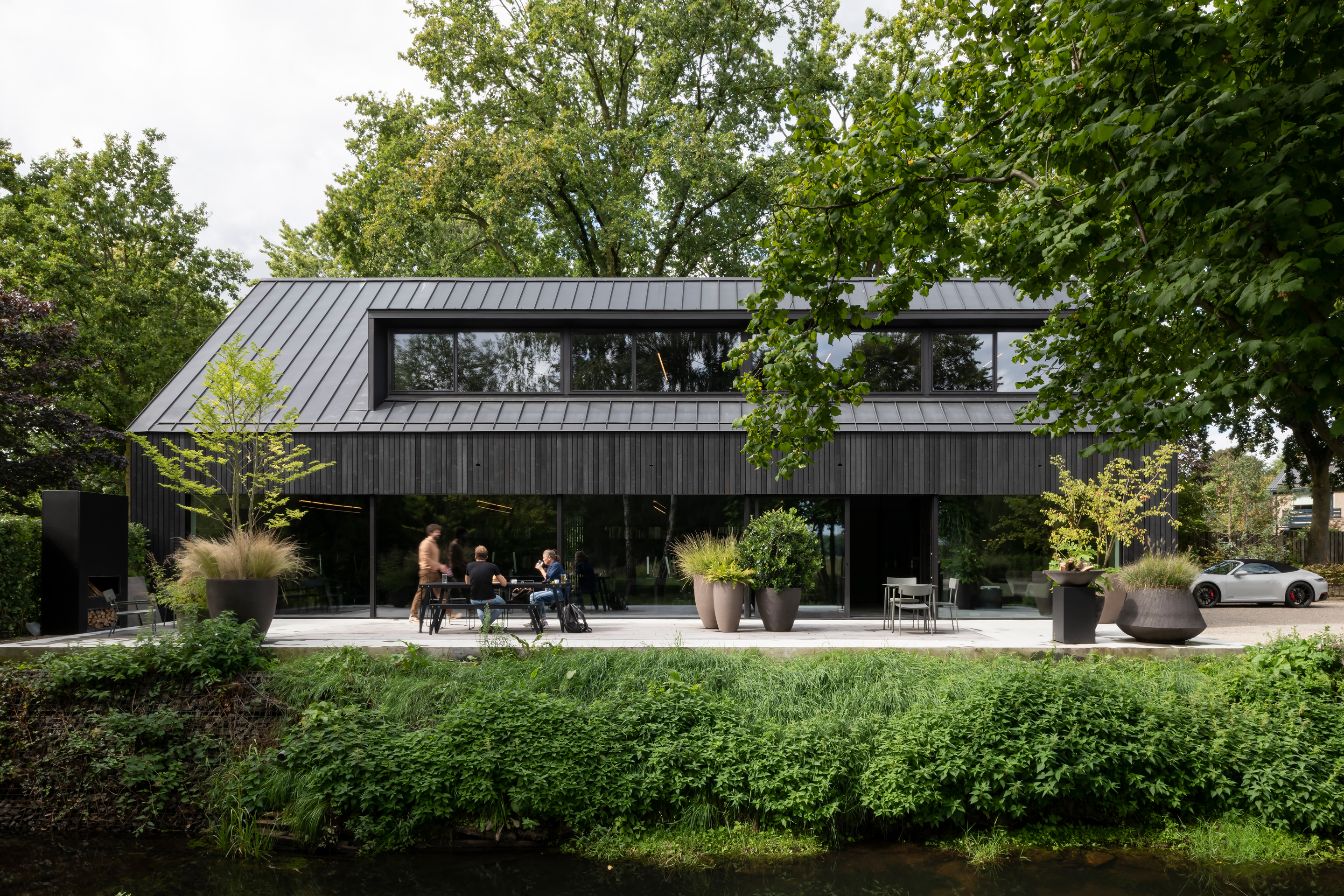 Black Barn by studio] [space architecten - Architizer