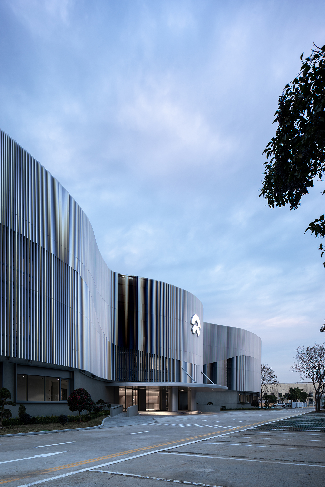 NIO Delivery Center | Shanghai Jiading Nanxiang by KOKAISTUDIOS ...
