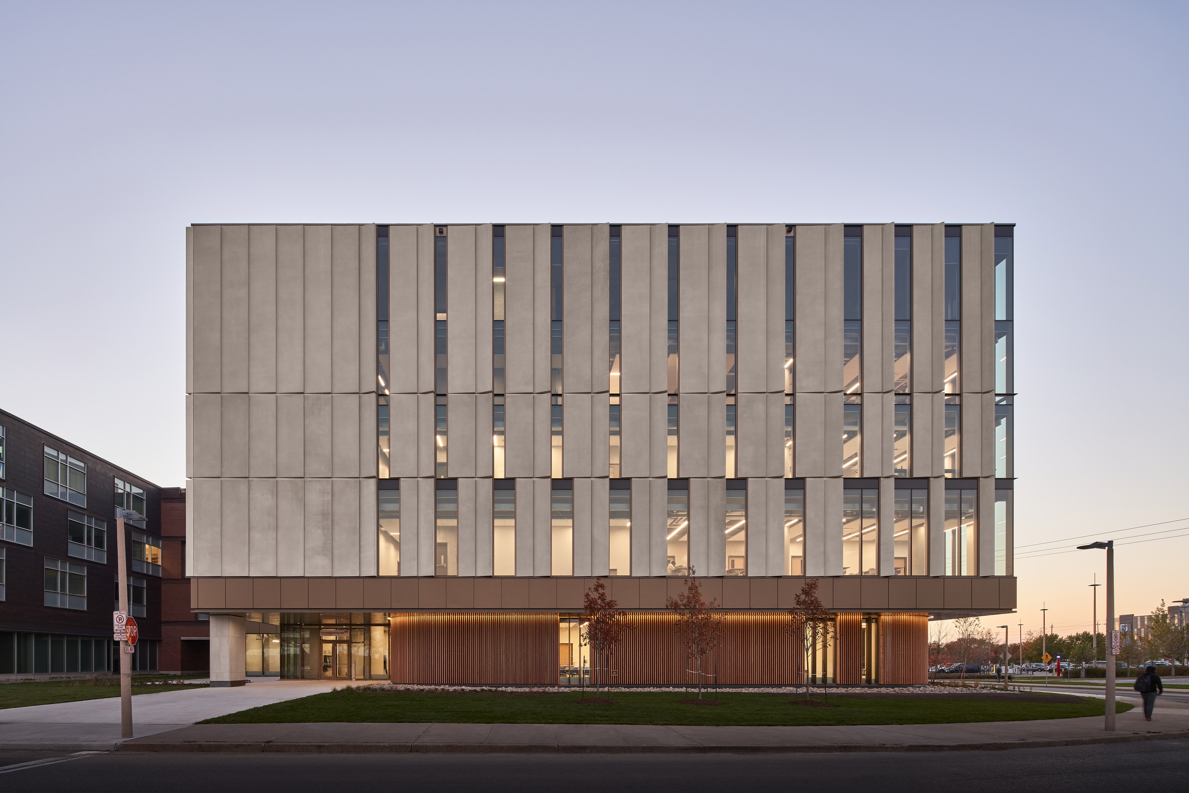 ONTARIO TECH UNIVERSITY / SHAWENJIGEWINING HALL by Architecture Counsel ...