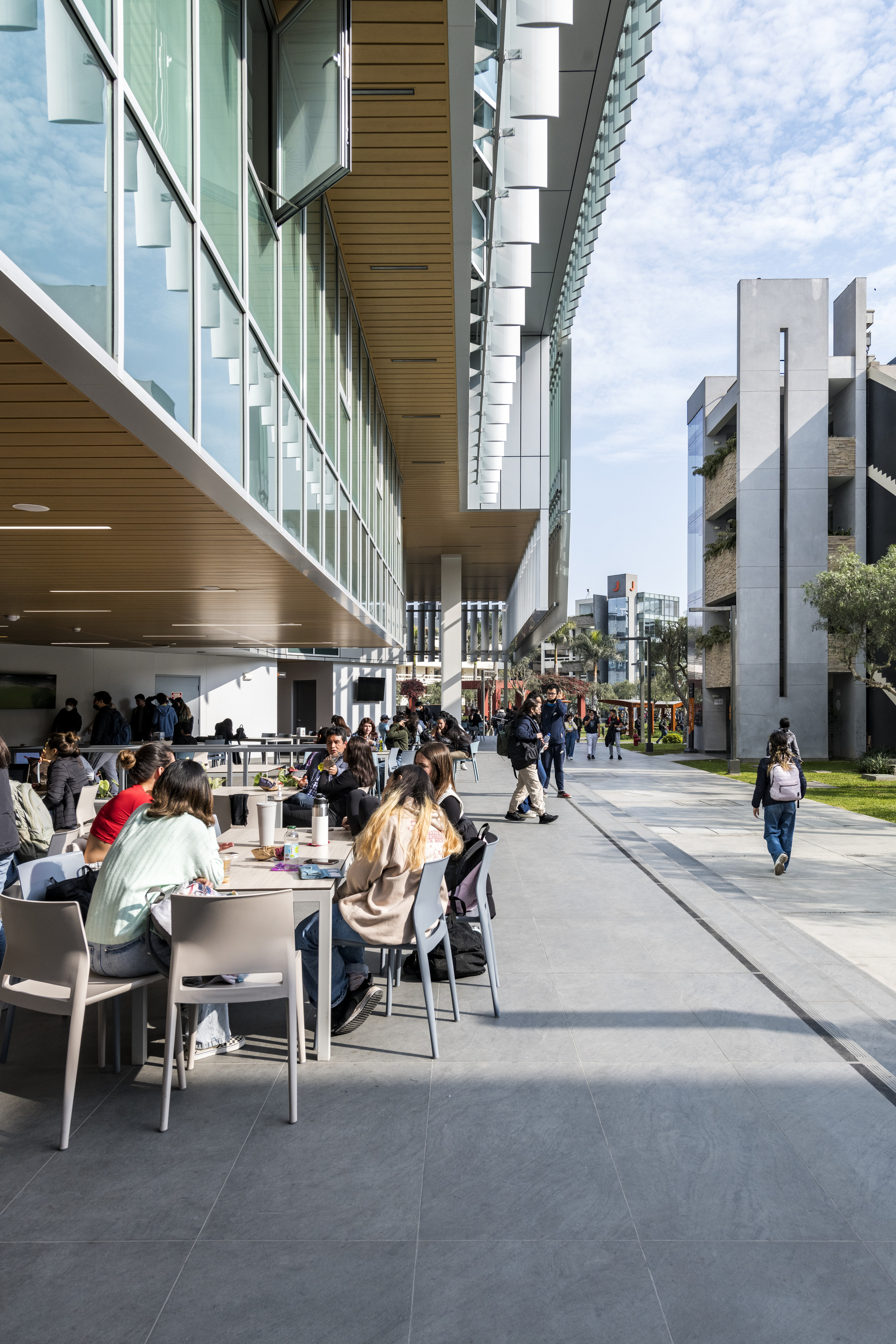 Universidad de Lima Recreation, Wellness, and Student Life Center by ...