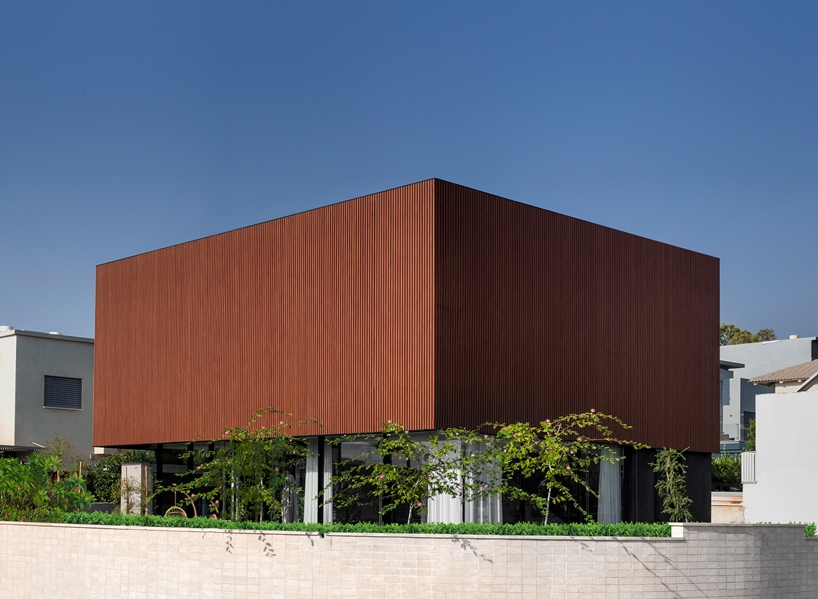 The Floating Box house by Dan & Hila Israelevitz architects - Architizer