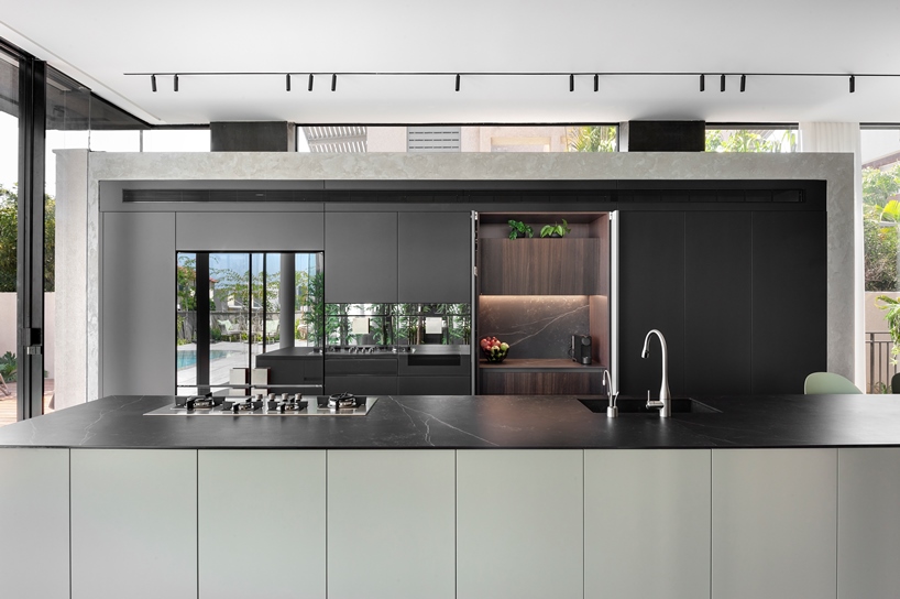 The Floating Box house by Dan & Hila Israelevitz architects - Architizer