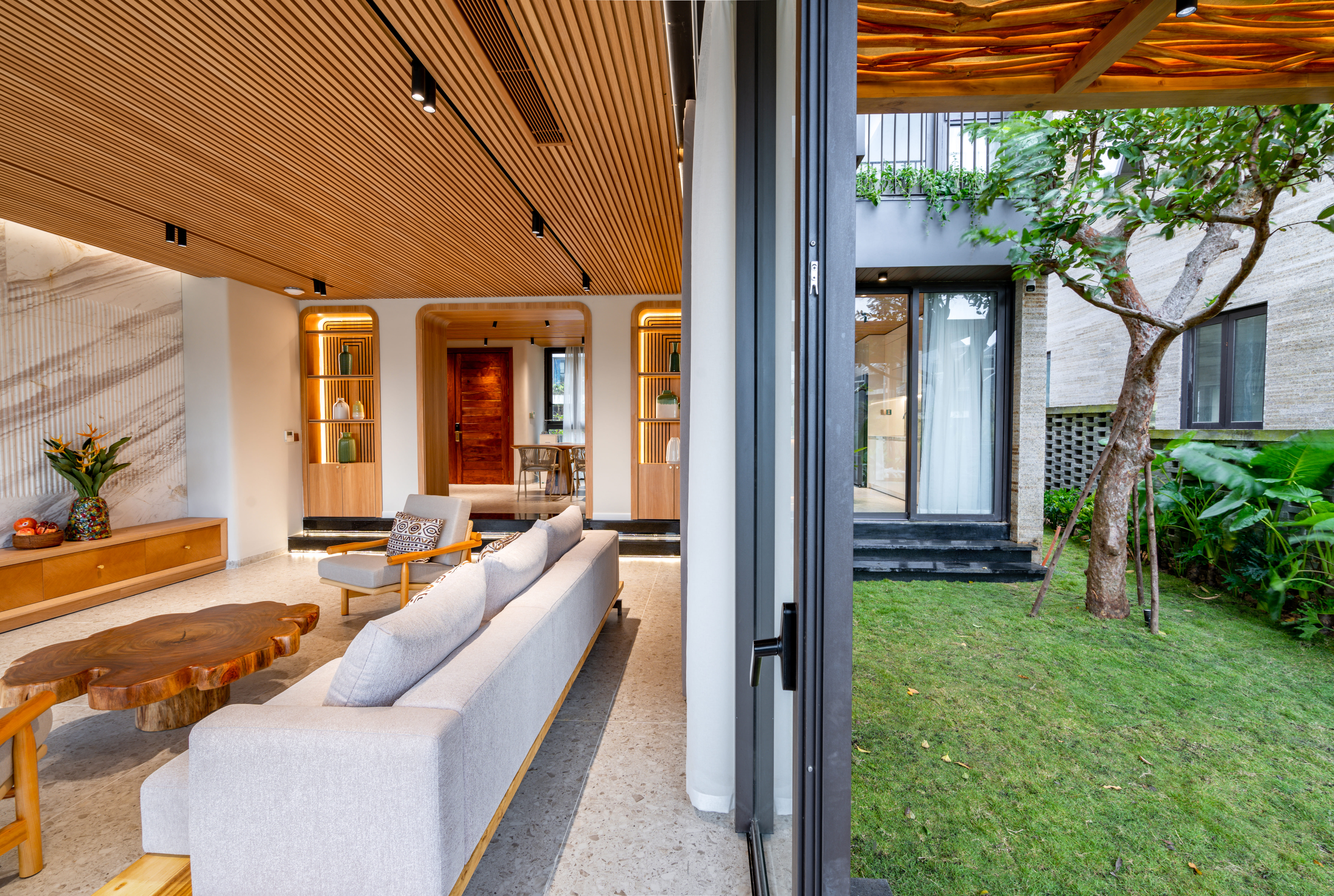 Tag Villa - A riverside tropical interior house by Kavila Architecture ...