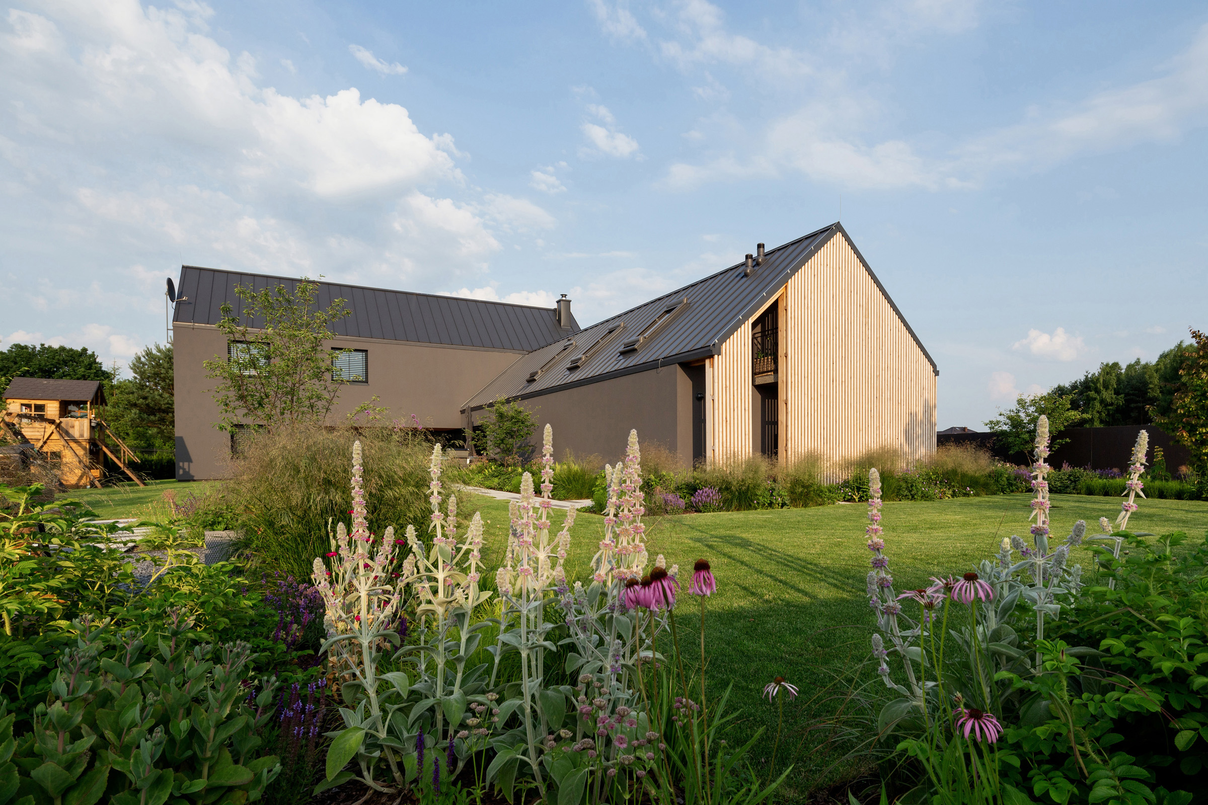 Gray house by RS+ Robert Skitek - Architizer