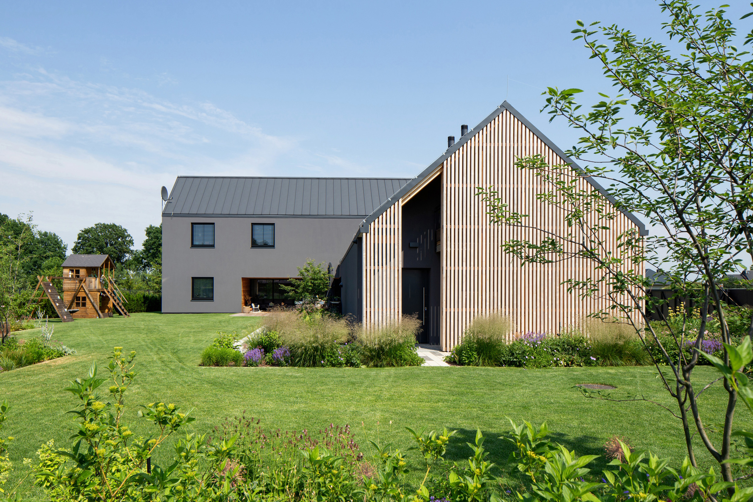 Gray house by RS+ Robert Skitek - Architizer