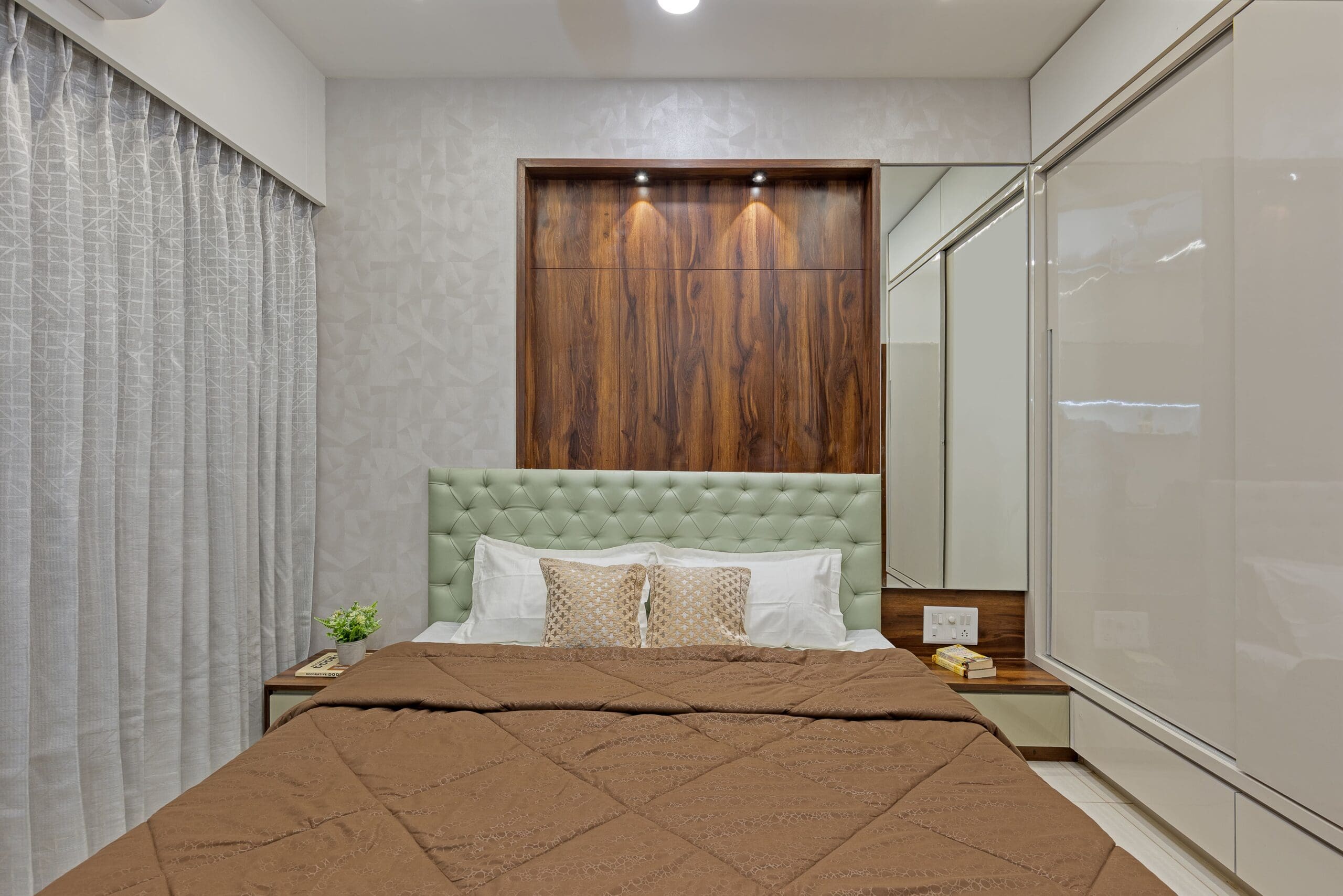 A 3 BHK Apartment Interior Design at Orchid Heaven by Montdor Interior ...