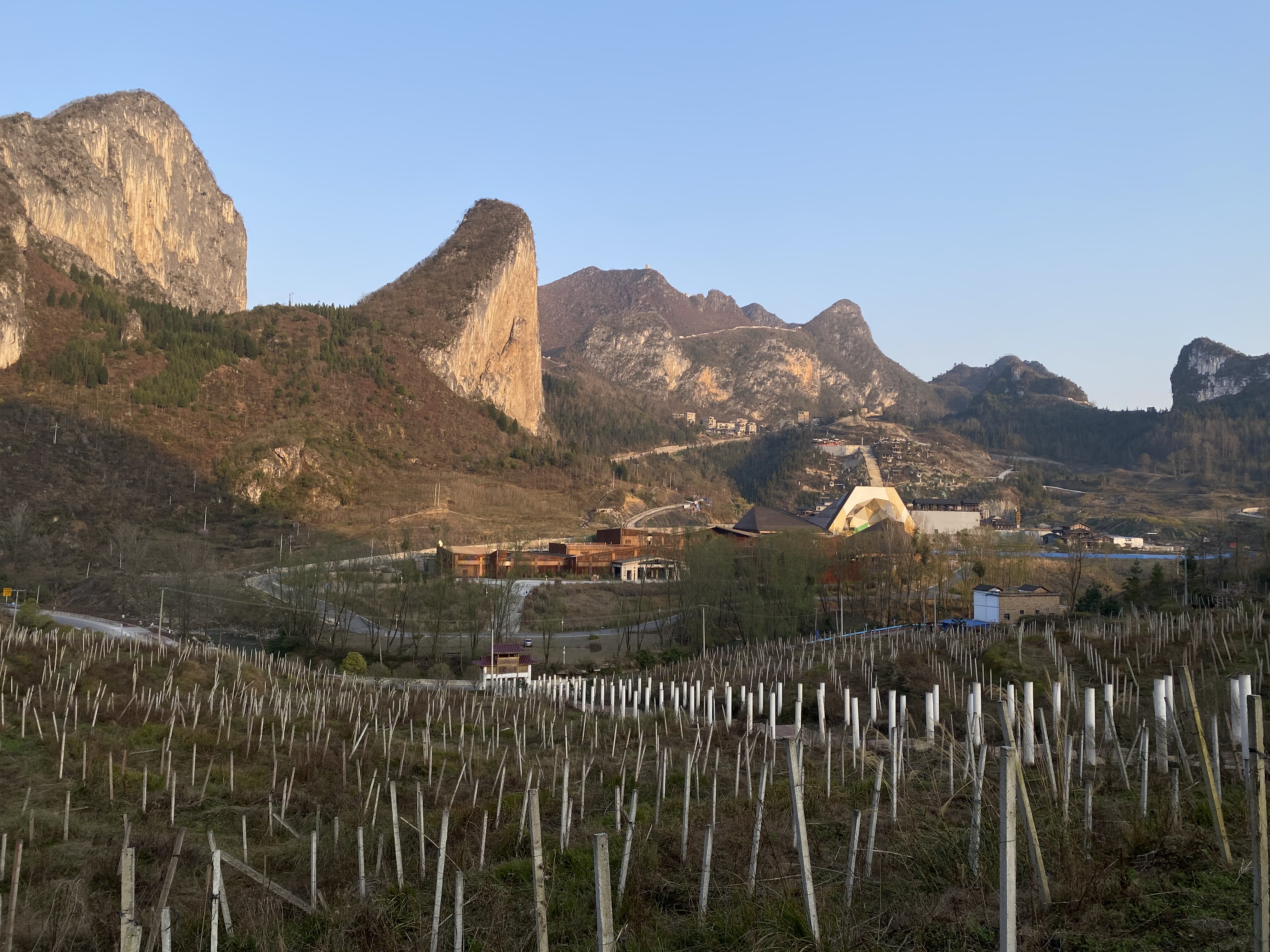 Getu Climbing Gymnasium of Ziyun - Twin Arch Timber Structure Salute to ...