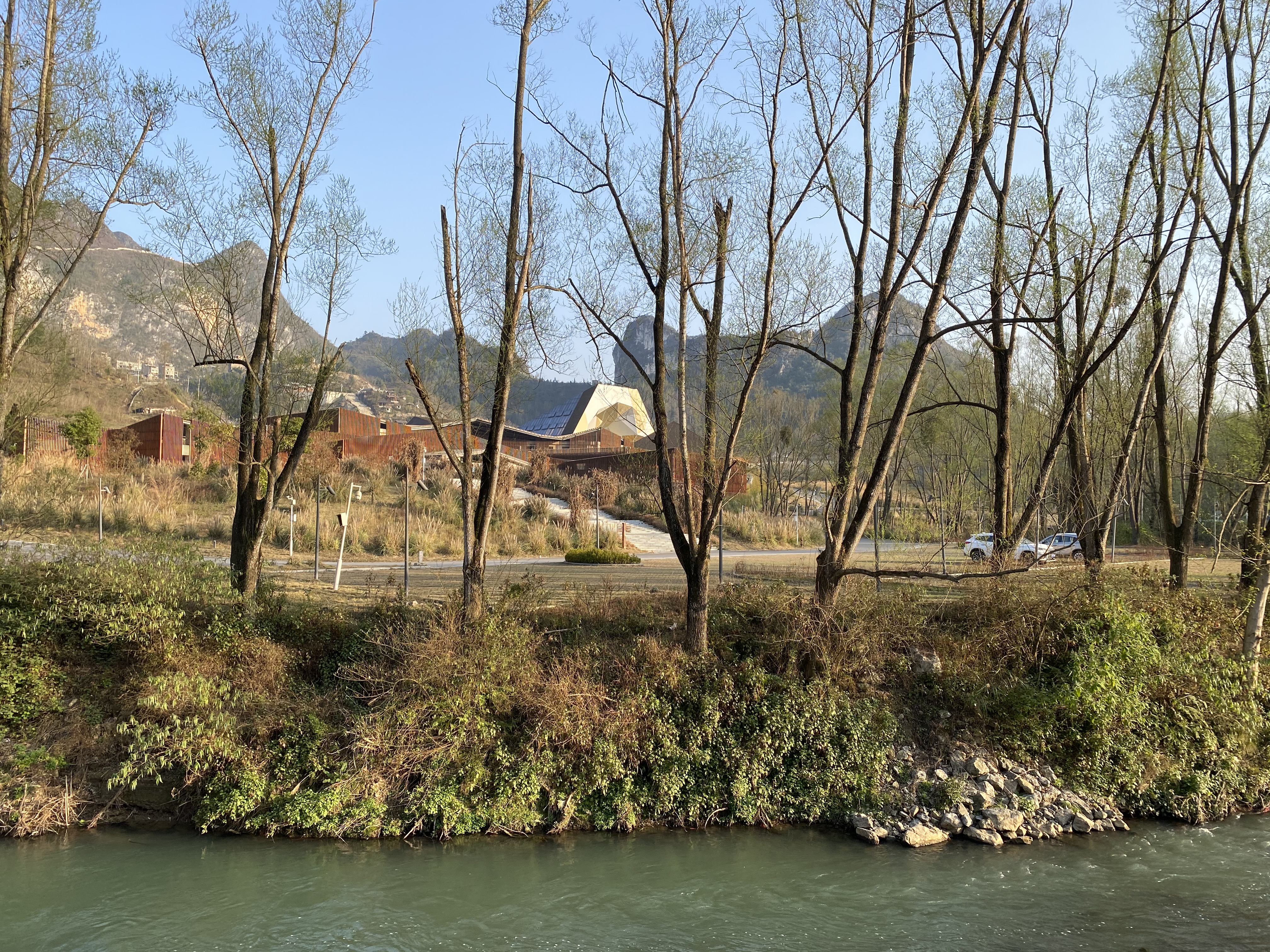 Getu Climbing Gymnasium of Ziyun - Twin Arch Timber Structure Salute to ...
