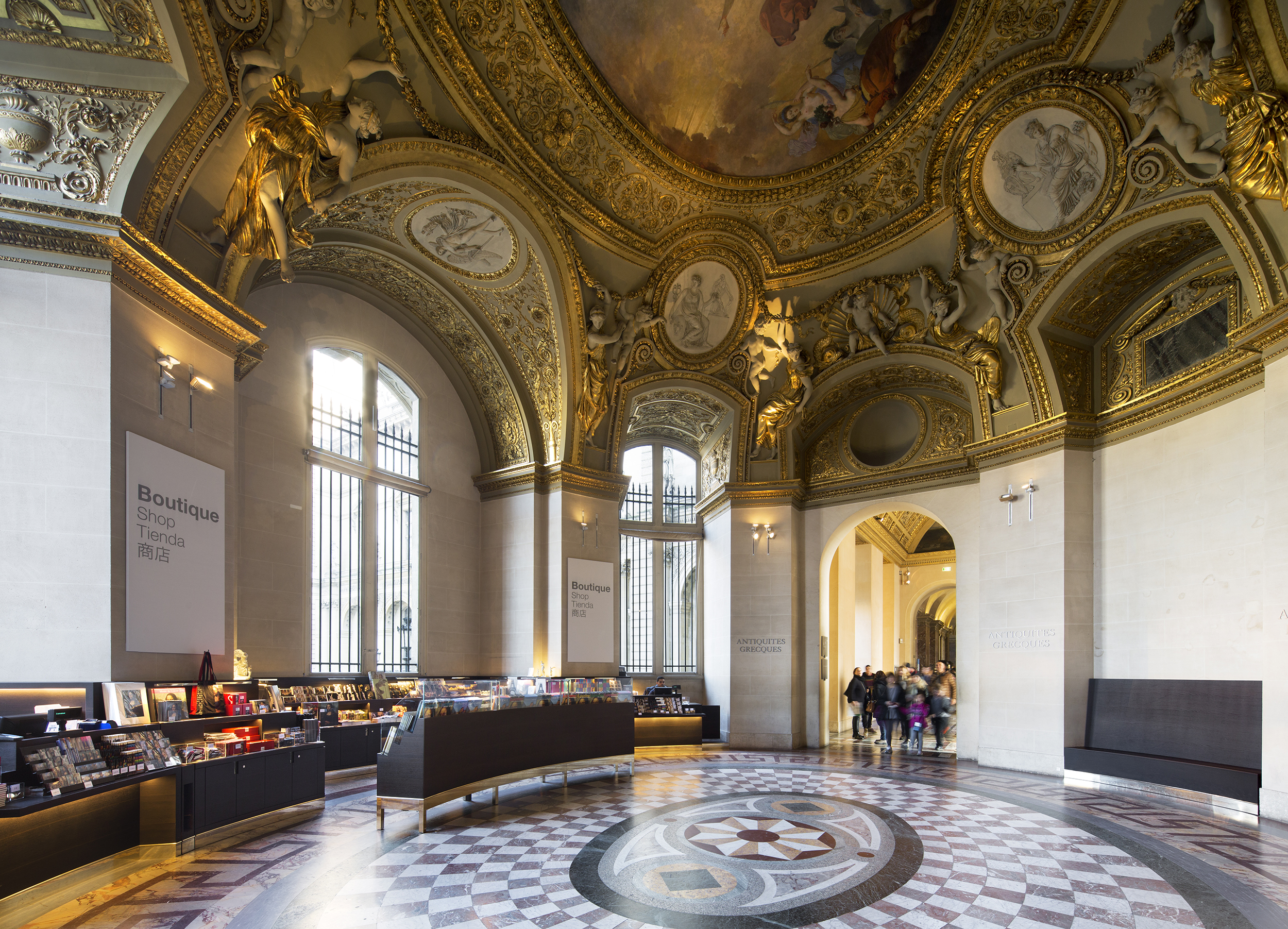 RMN GP merchandising counters at the Musée du Louvre, Paris by ...