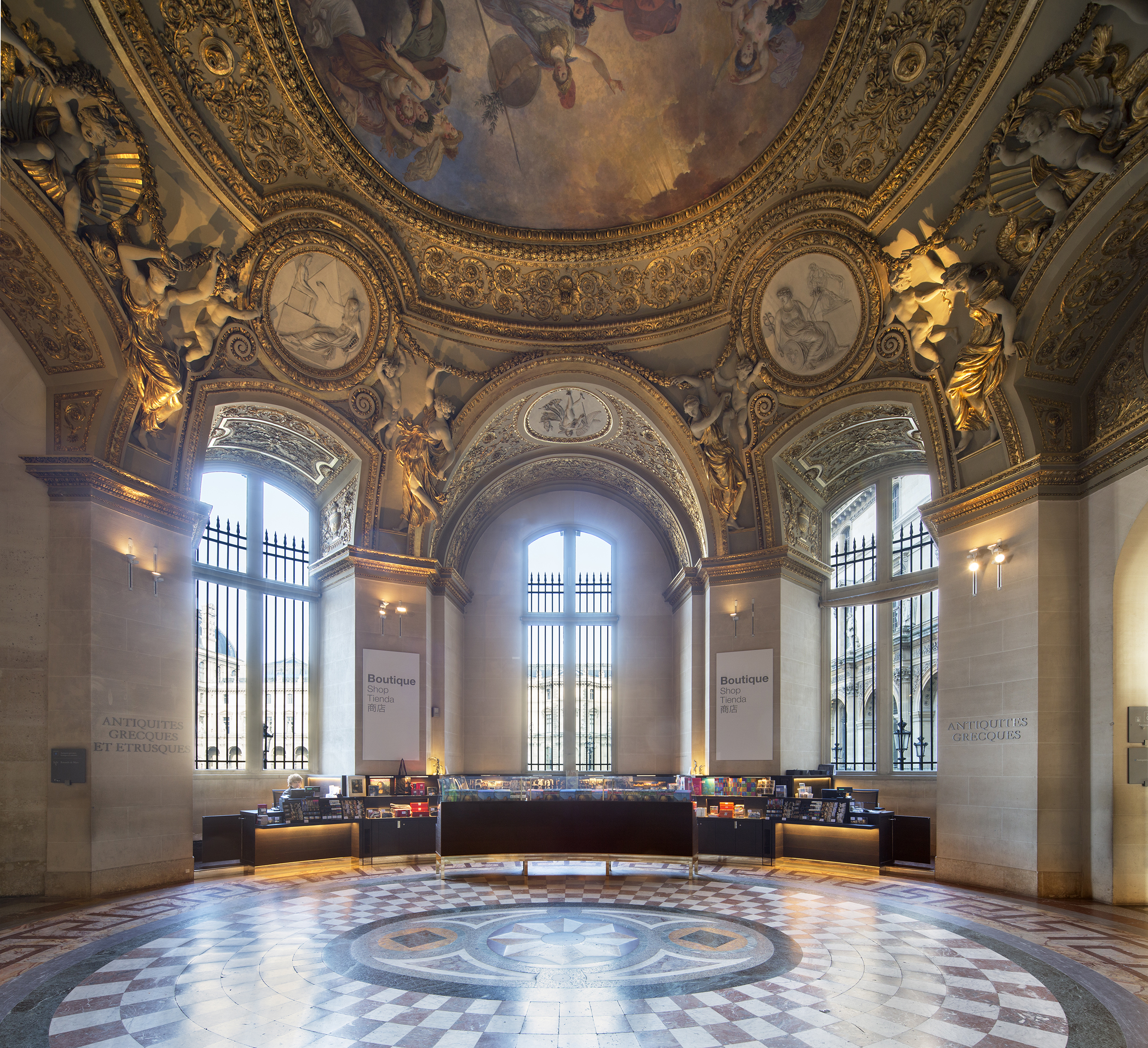 RMN GP merchandising counters at the Musée du Louvre, Paris by ...