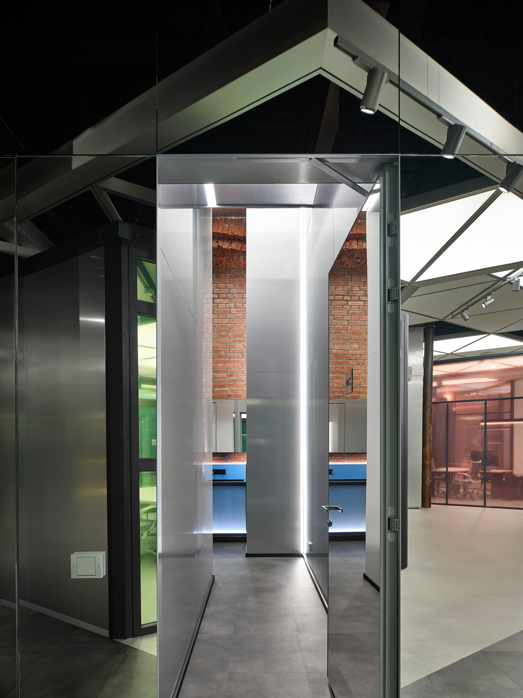 “Aluminum forest”/ Alutech Office-showroom by VOX ARCHITECTS - Architizer