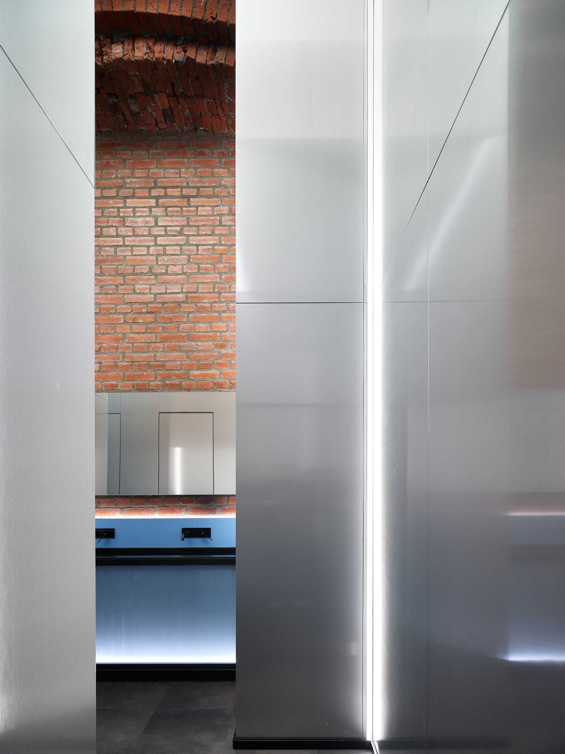 “Aluminum forest”/ Alutech Office-showroom by VOX ARCHITECTS - Architizer