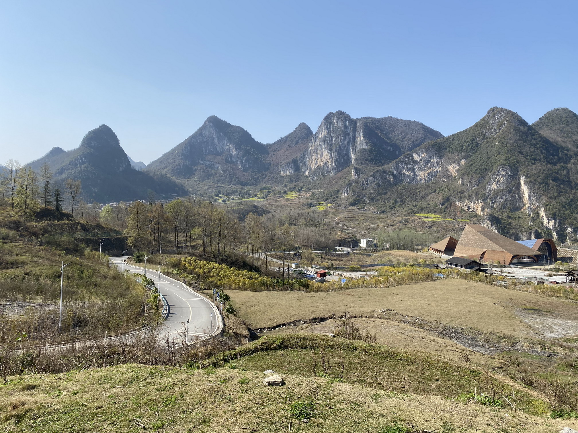 Getu Climbing Gymnasium of Ziyun - Twin Arch Timber Structure Salute to ...