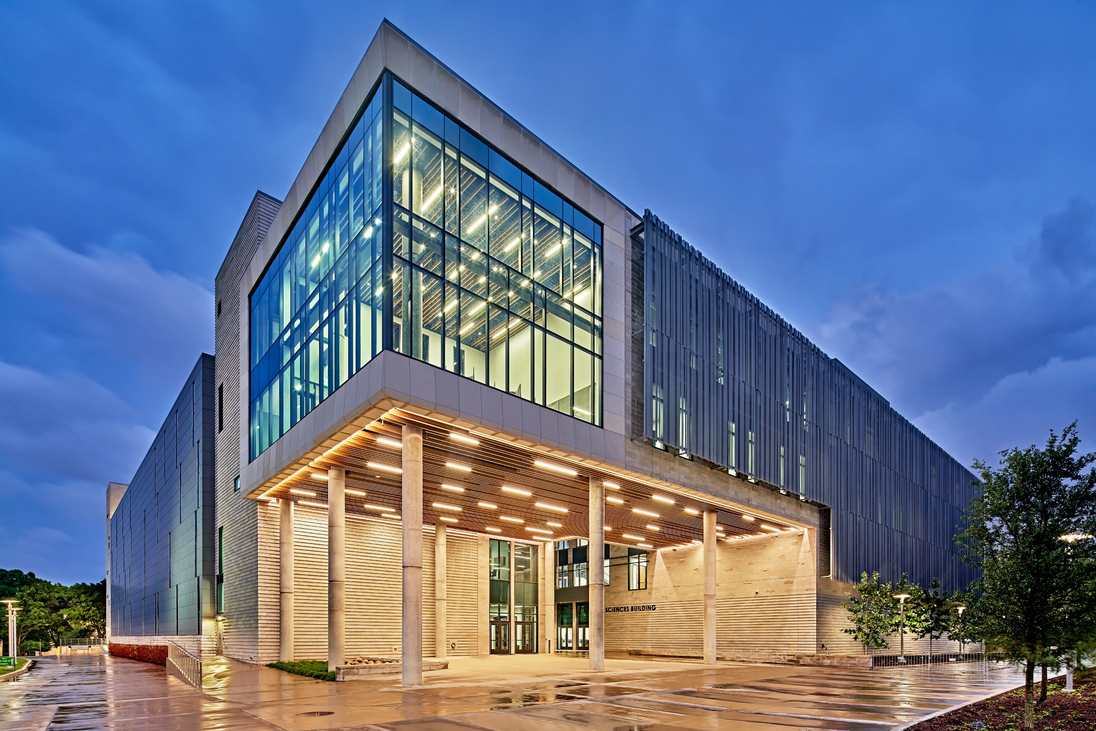 The University of Texas at Dallas Sciences Building by Stantec - Architizer