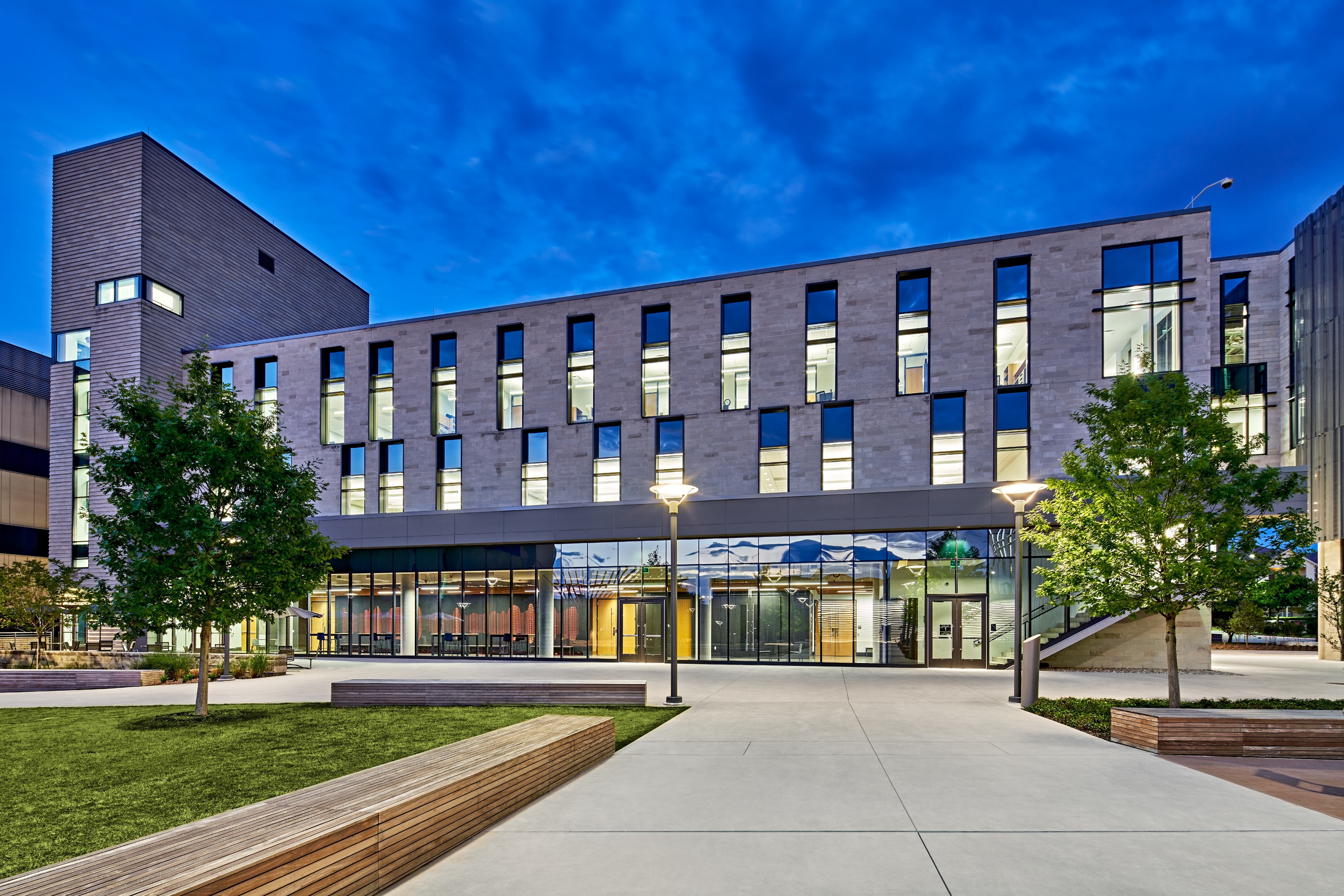 The University of Texas at Dallas Sciences Building by Stantec - Architizer