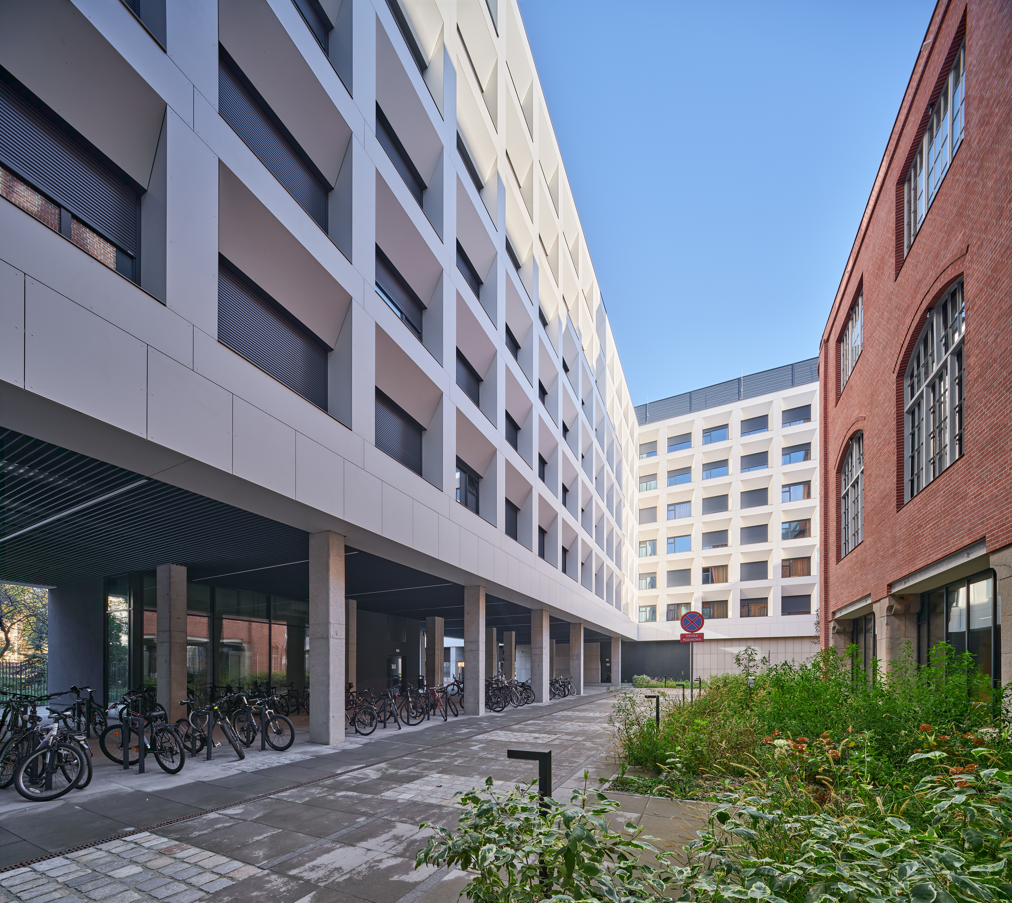 BaseCamp Wroclaw by Grupa 5 Architekci - Architizer