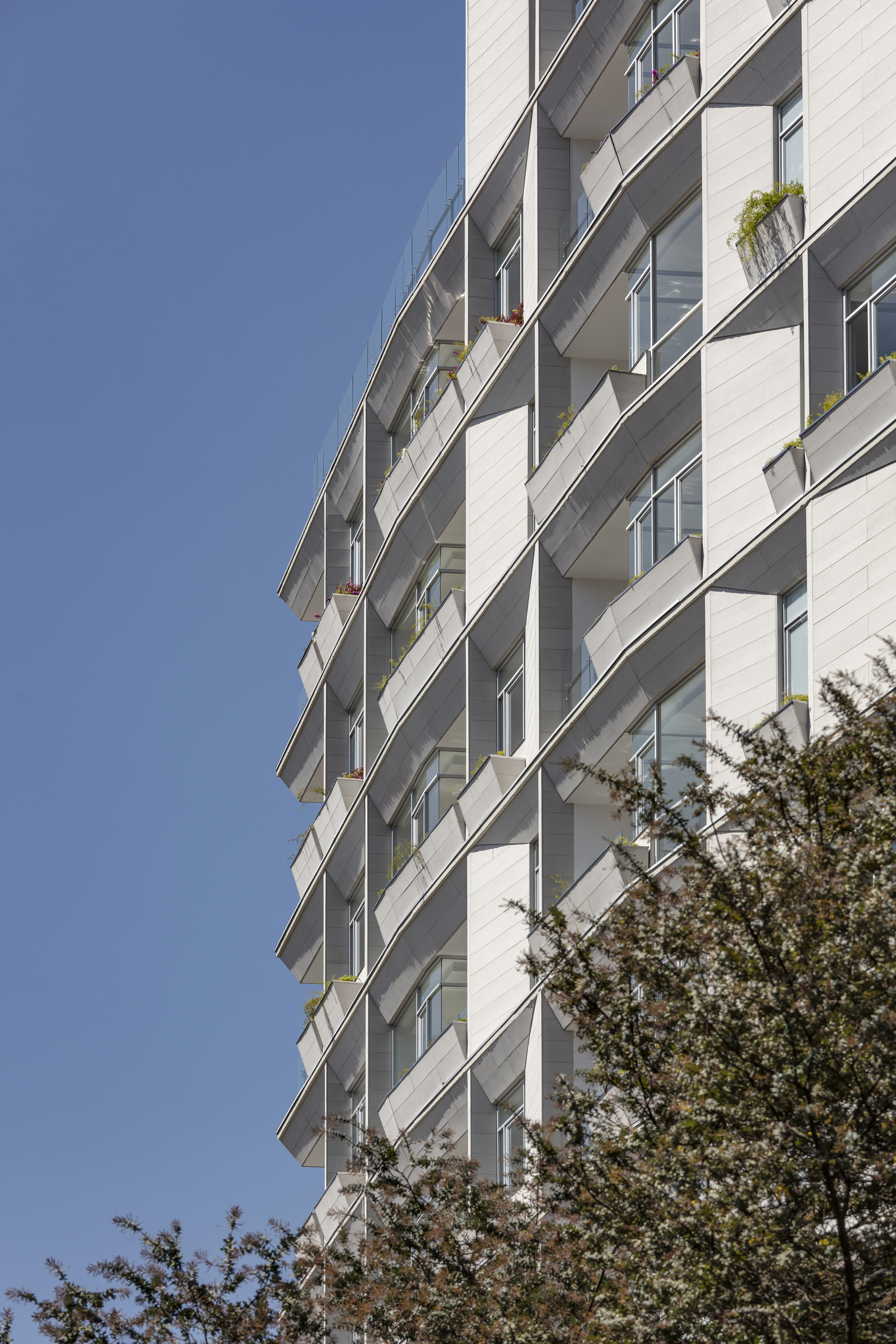 LB Building by arquitectura x - Architizer