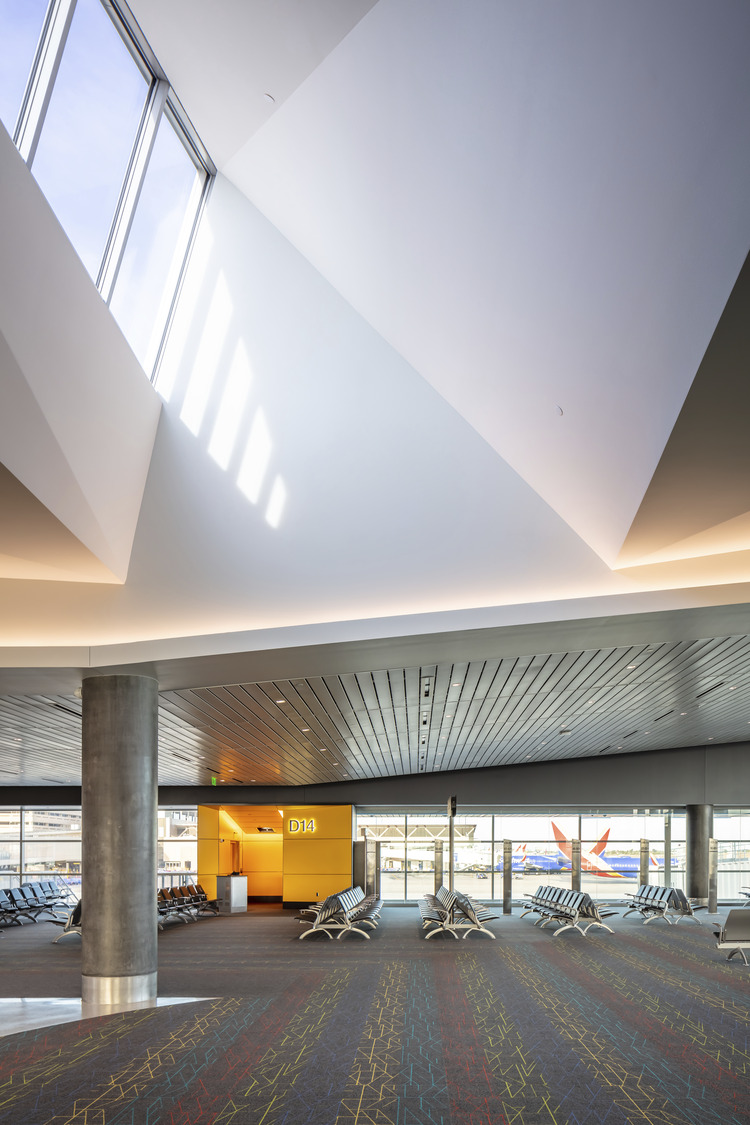 PHX Terminal 4 S-1 Concourse by Corgan - Architizer