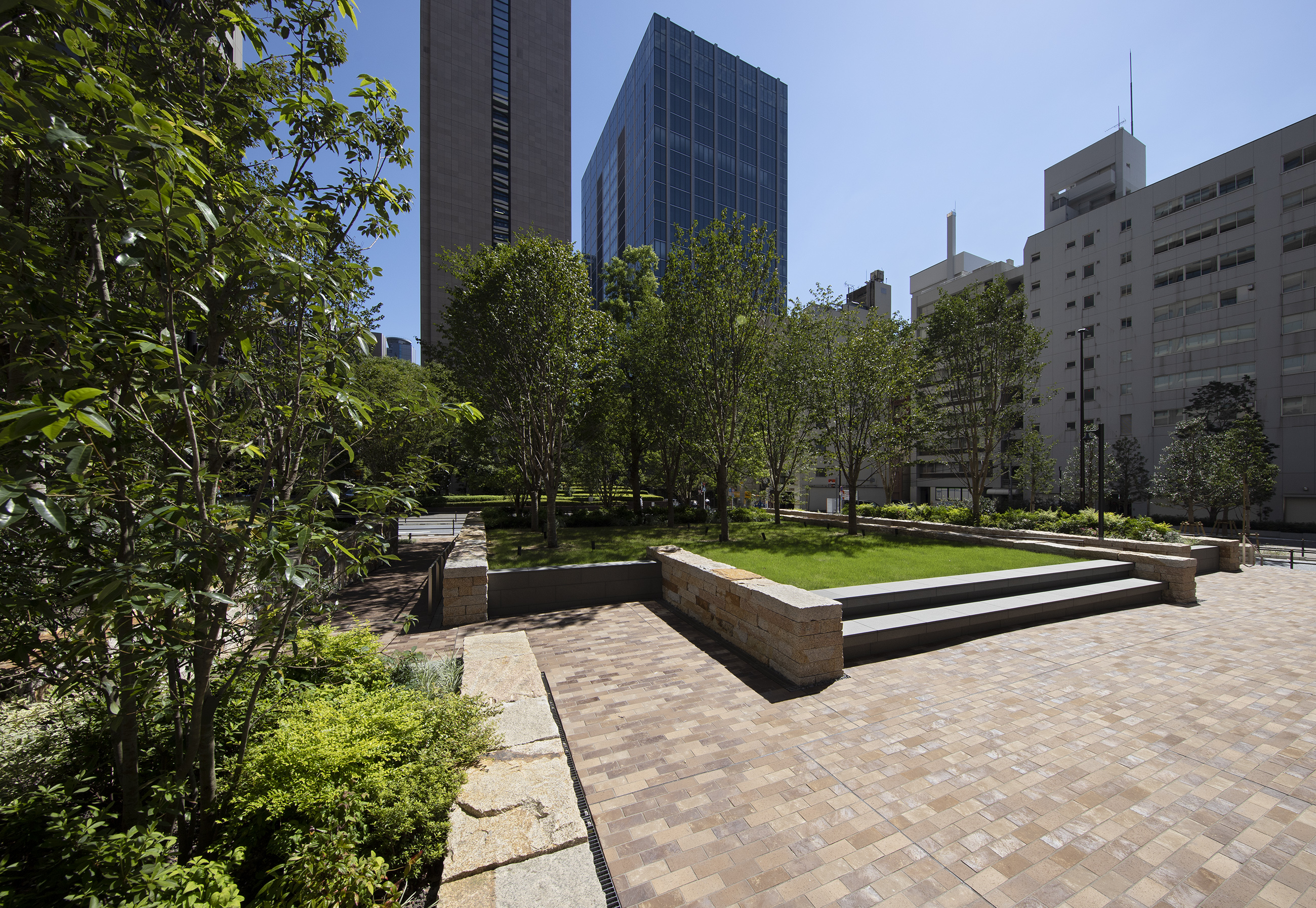 HIBIYA FORT TOWER by NIKKEN SEKKEI LTD - Architizer