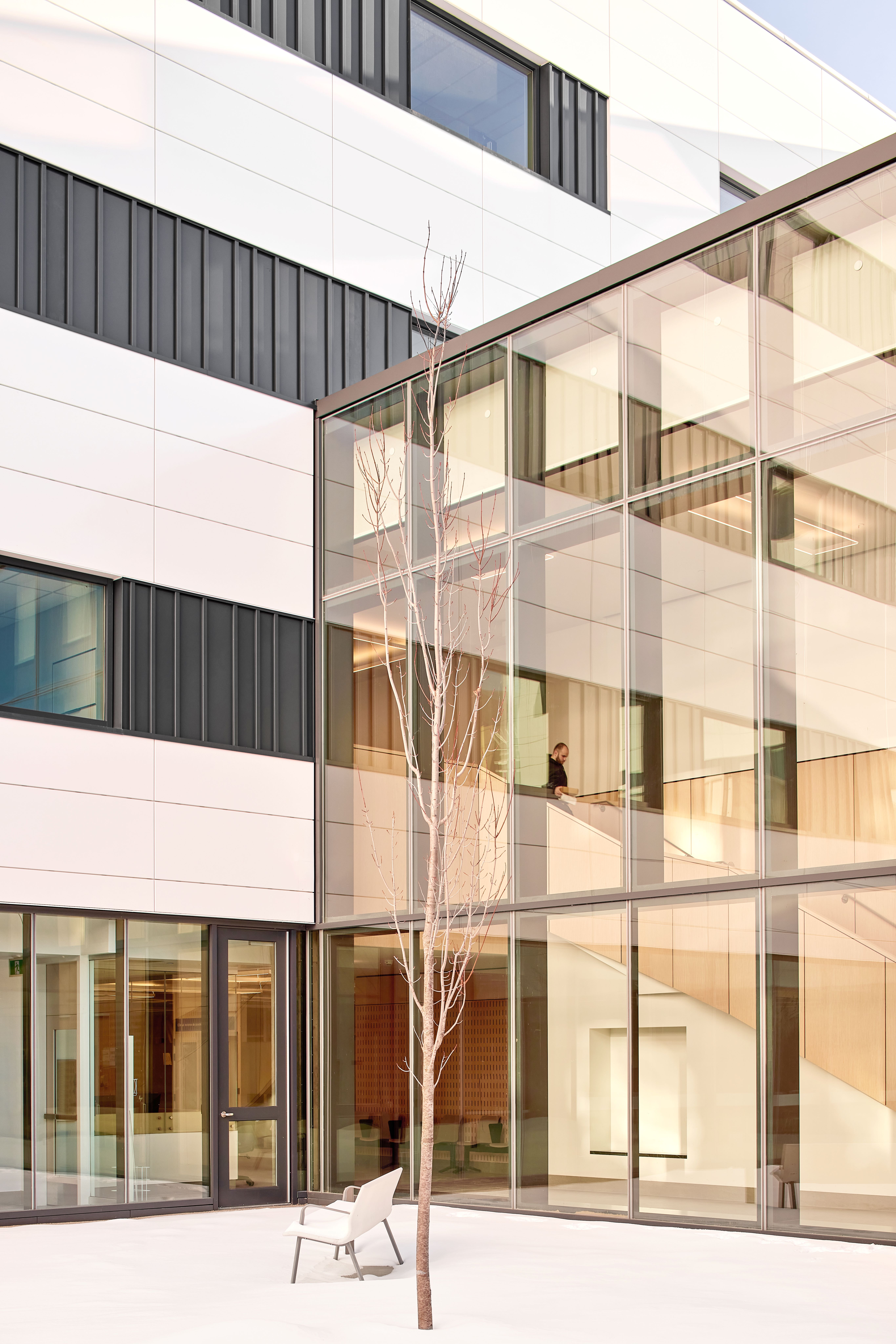 Mental Health Care Pavilion of Saint-Jérôme Hospital by Yelle Maillé ...