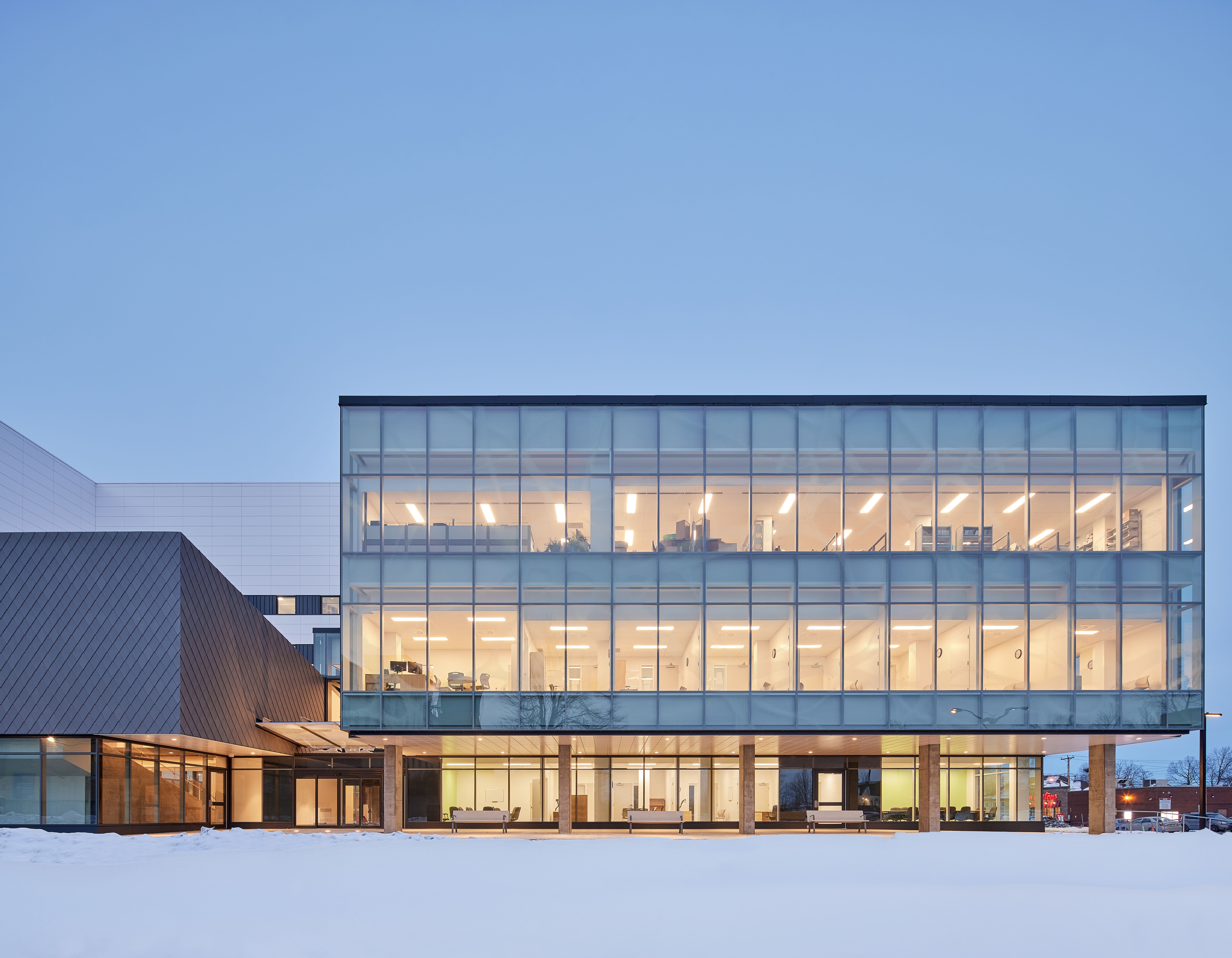 Mental Health Care Pavilion of Saint-Jérôme Hospital by Yelle Maillé ...