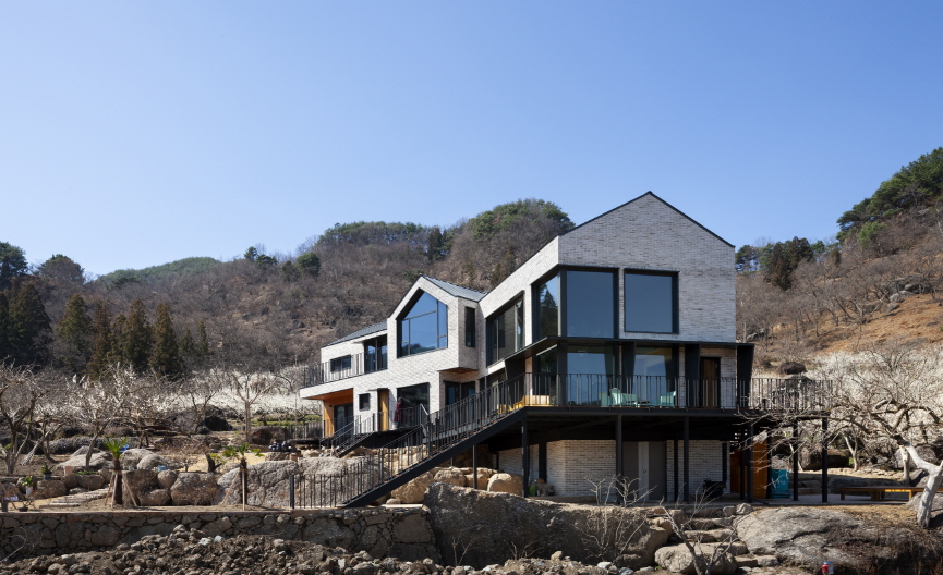 Domus Petra (House on the rock) by Studio Gaon - Architizer