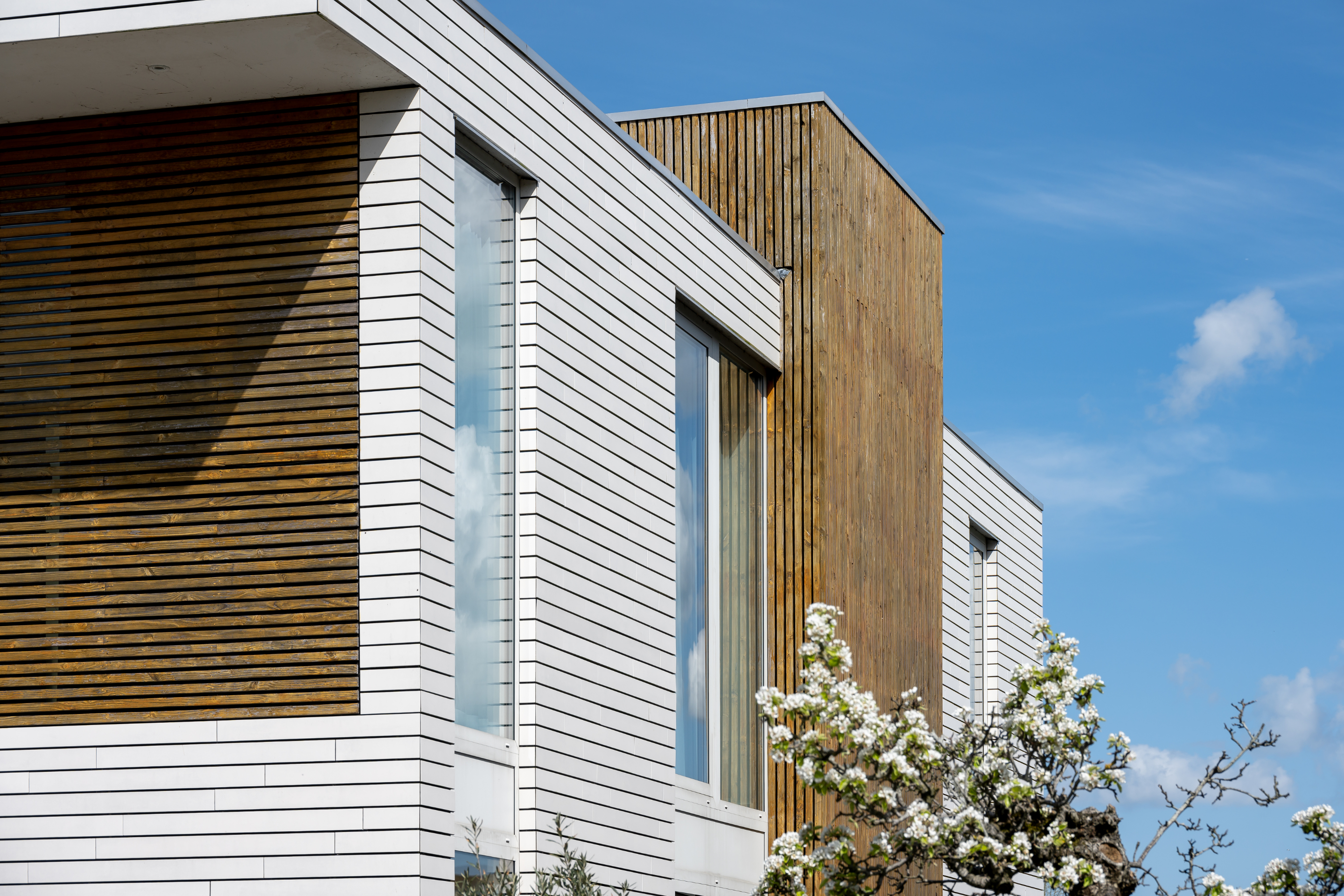 Wood and natural stone house in Amsterdam by derksen windt architecten ...