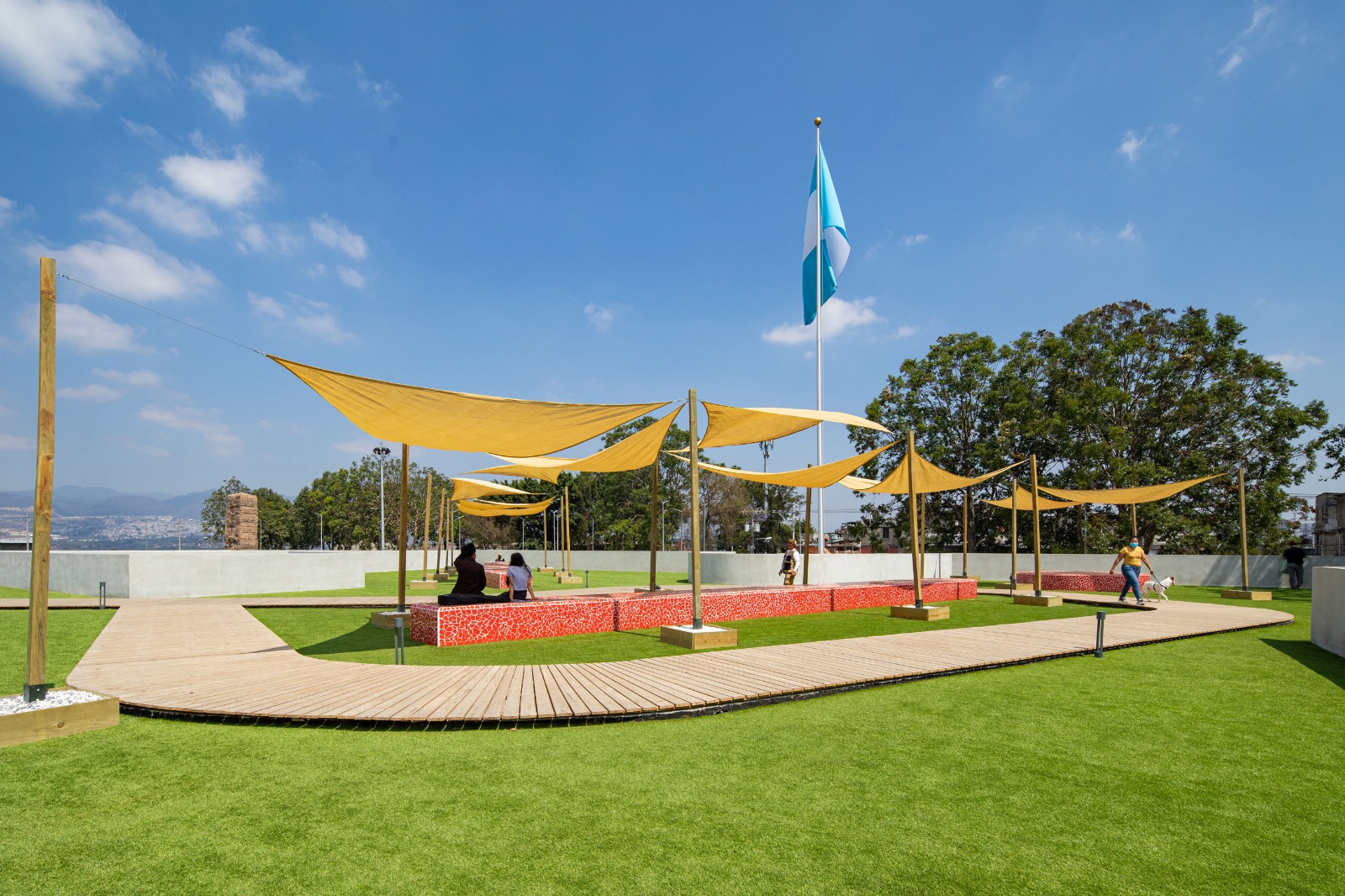 Parque de la Paz "Carlos El Pescadito Ruiz" by Luis Pedro Cifuentes ...