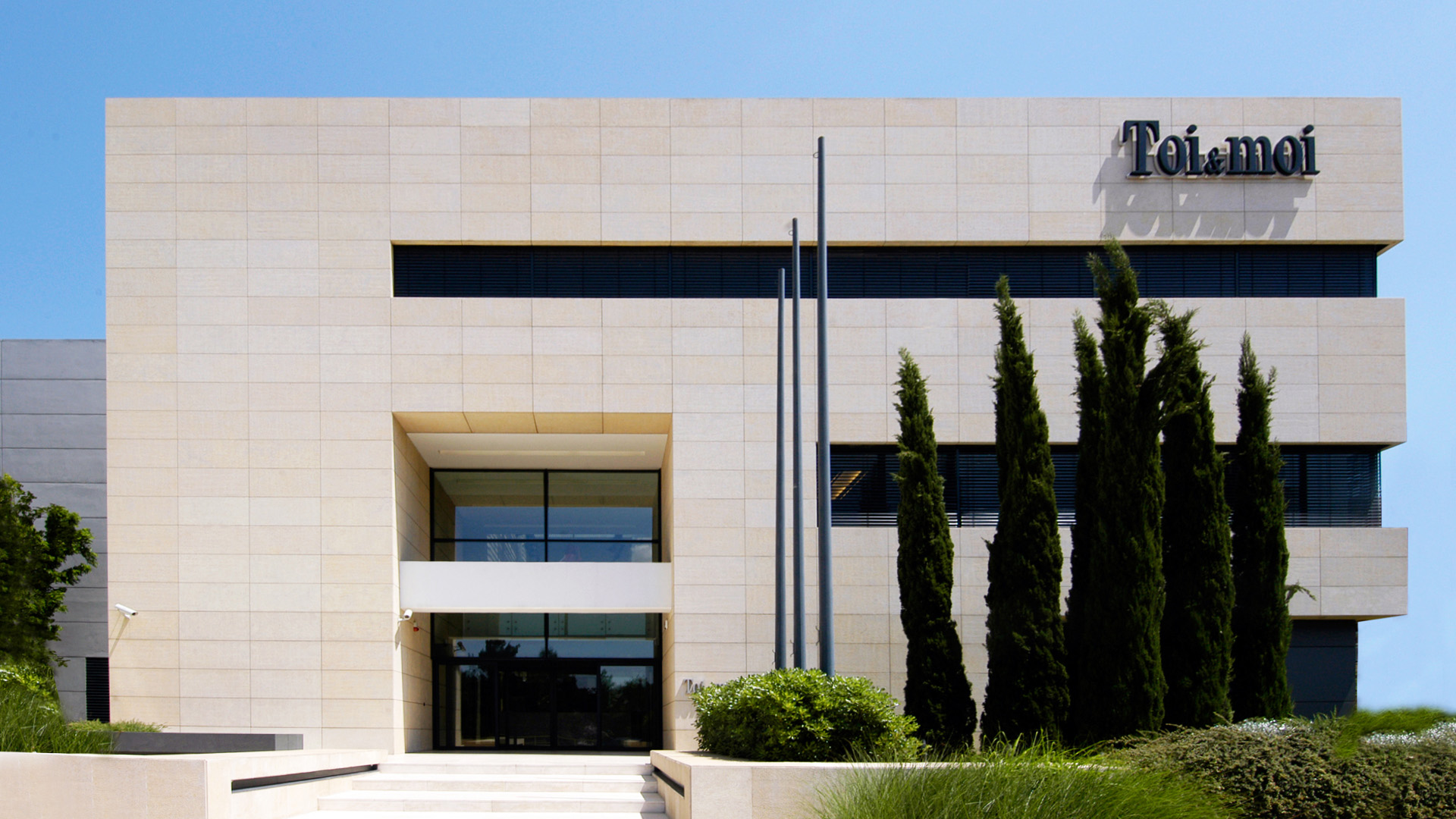TOI & MOI, CLOTHING FACTORY, SHOWROOM & OFFICES by AETER ARCHITECTS ...