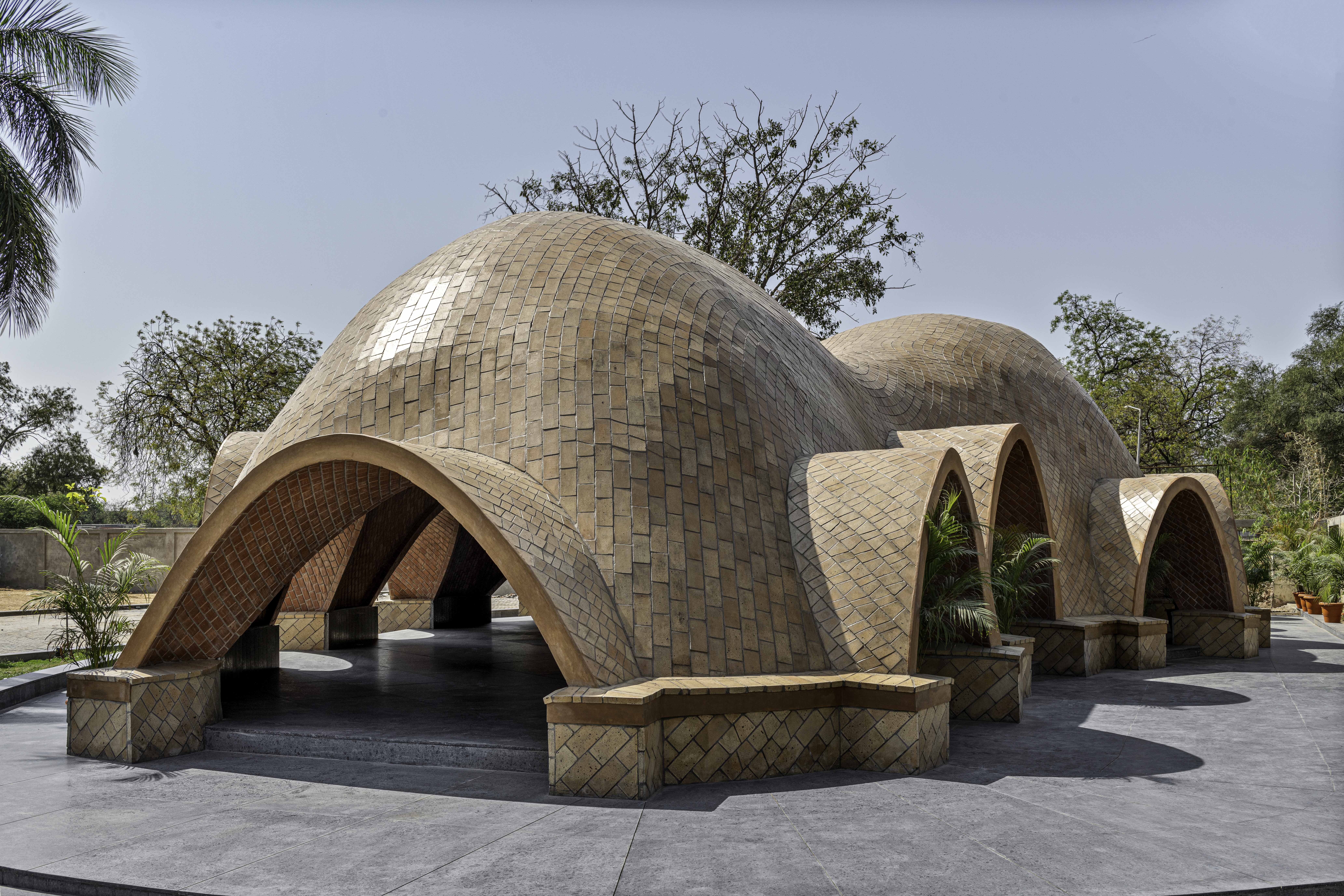 TARANG (means waves in Hindi language) fluid like water by tHE gRID ...