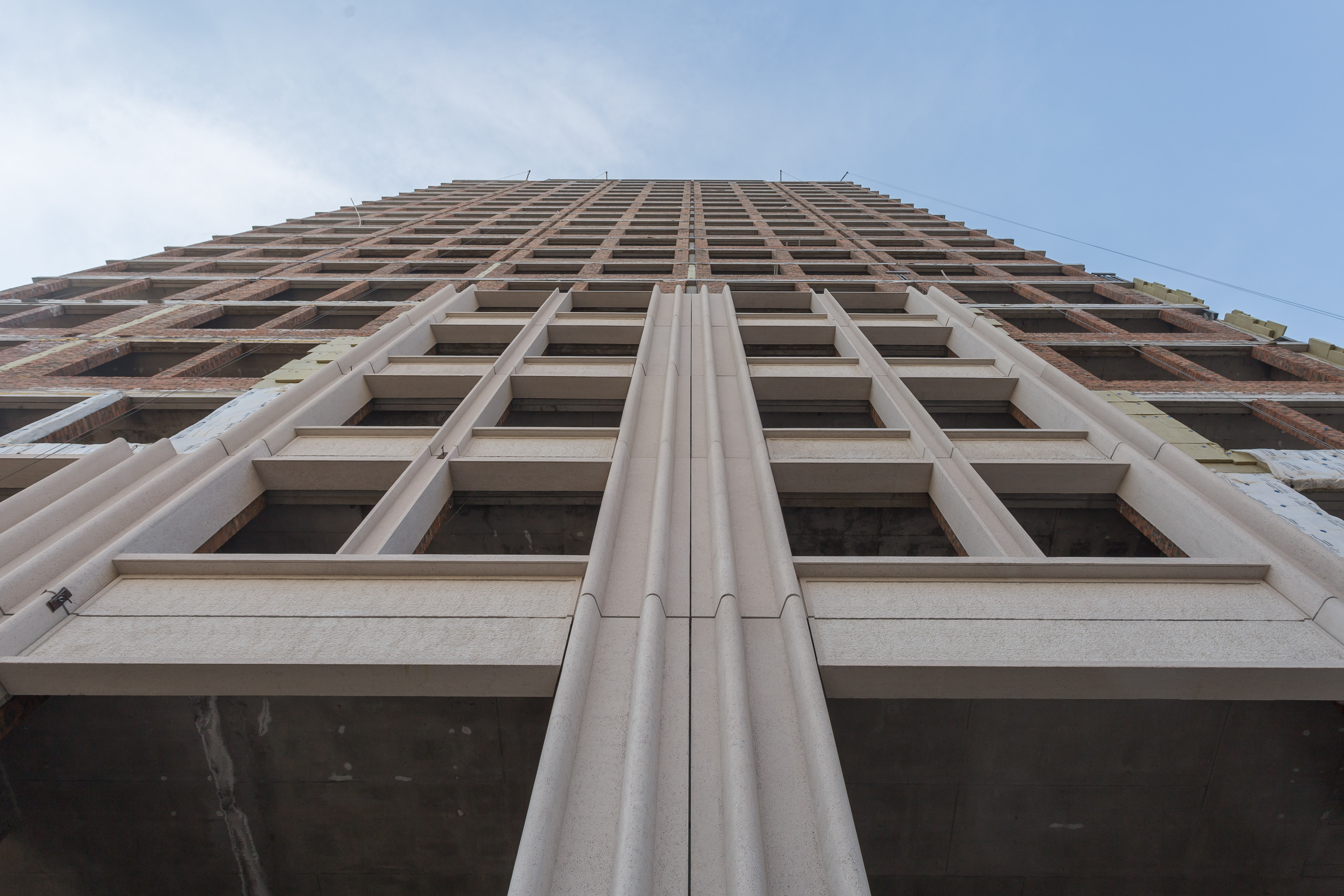 Na Dekabristov: the block and tower with architectural concrete ...