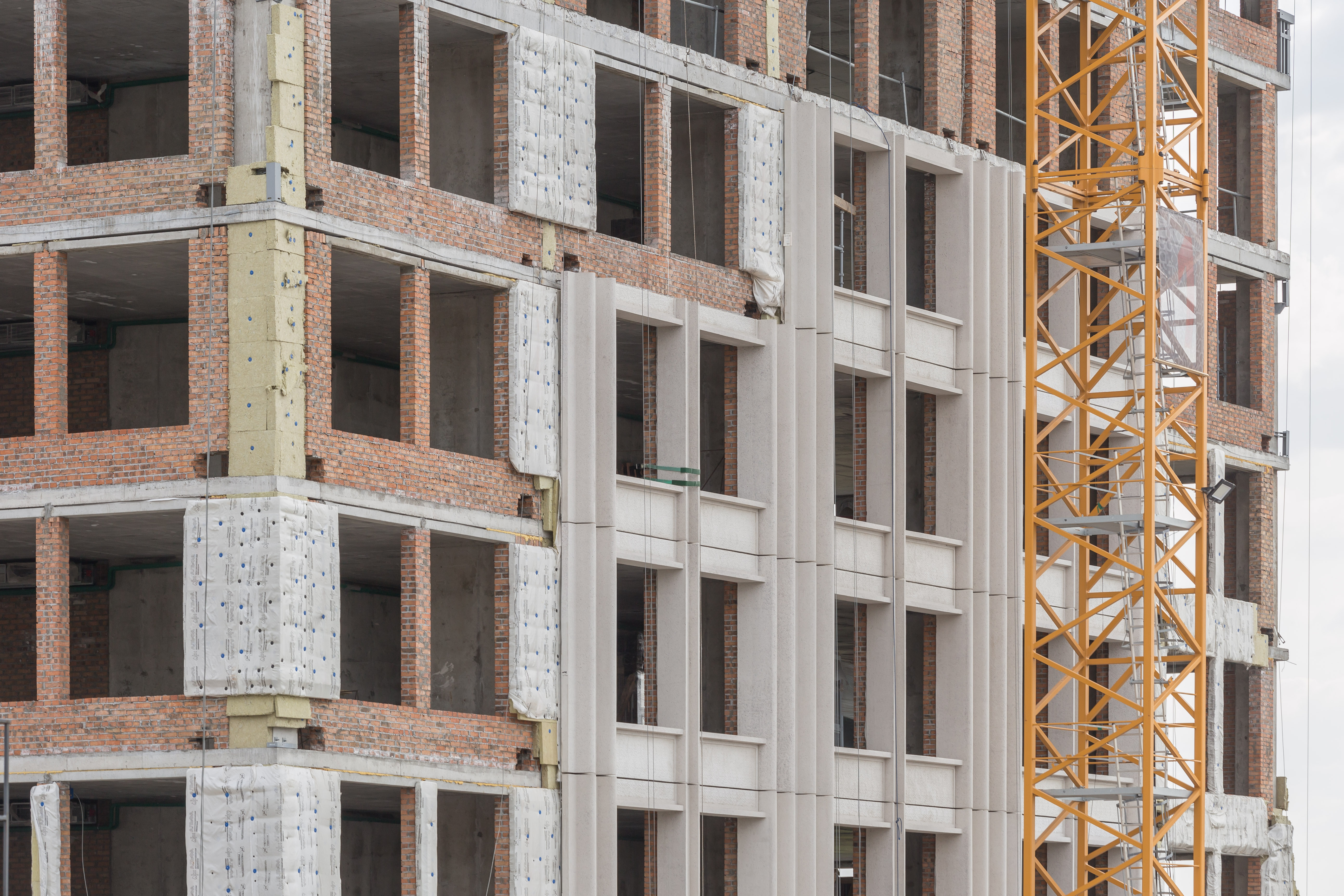 Na Dekabristov: the block and tower with architectural concrete ...
