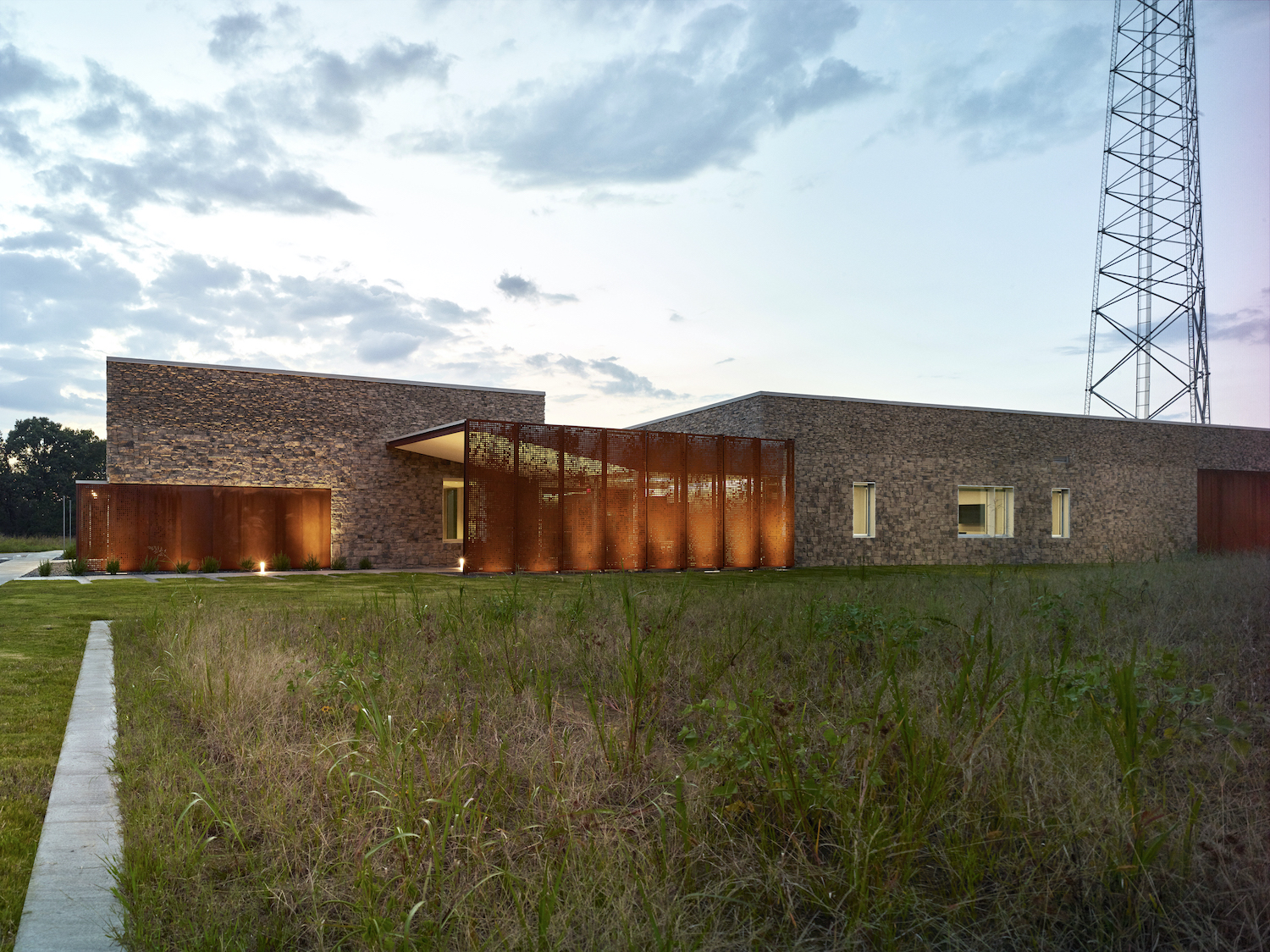 Jimmy Wright Emergency Operations Complex by Chambless King Architects ...