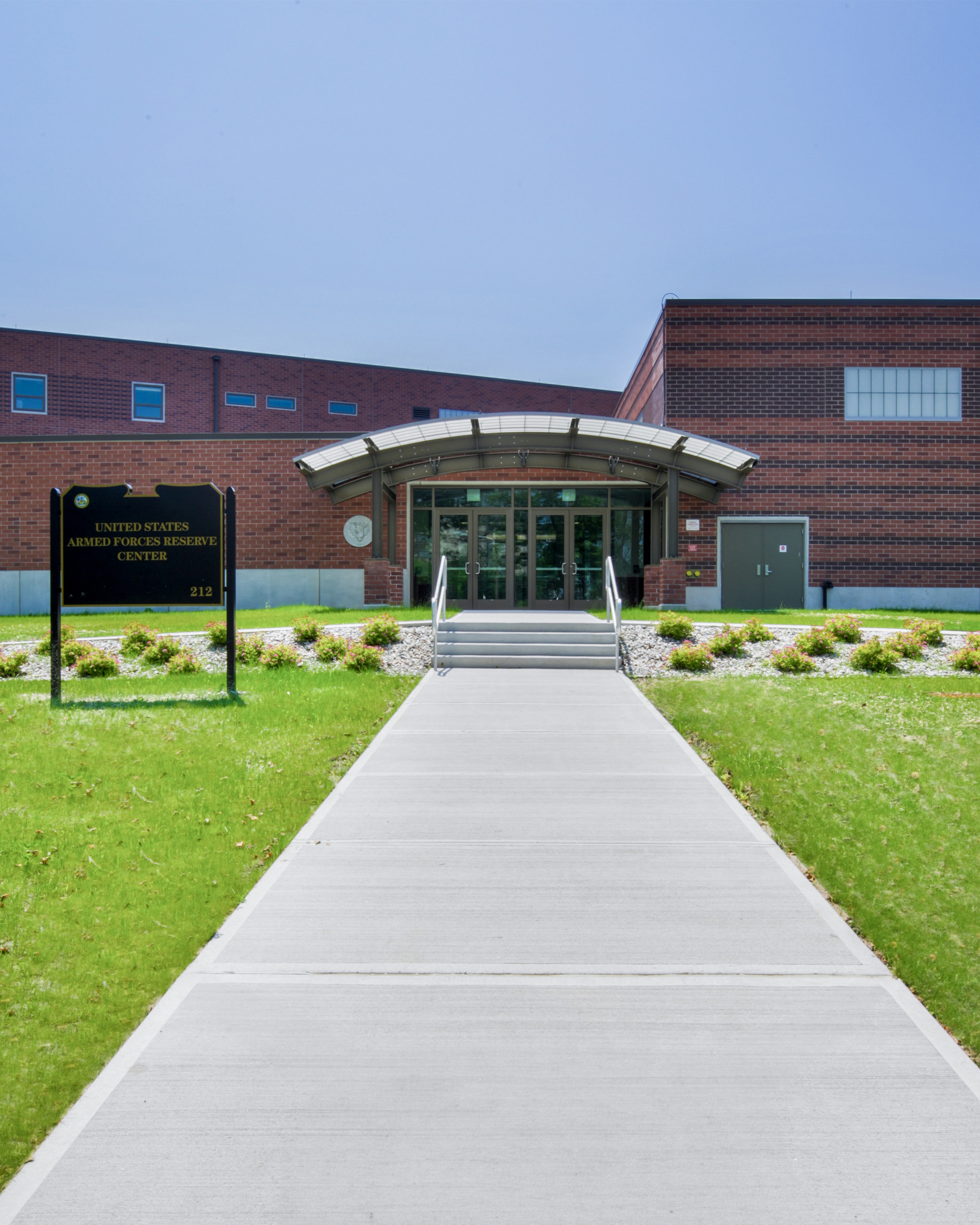 Fort Hamilton Armed Forces Reserve Center by di Domenico + Partners ...