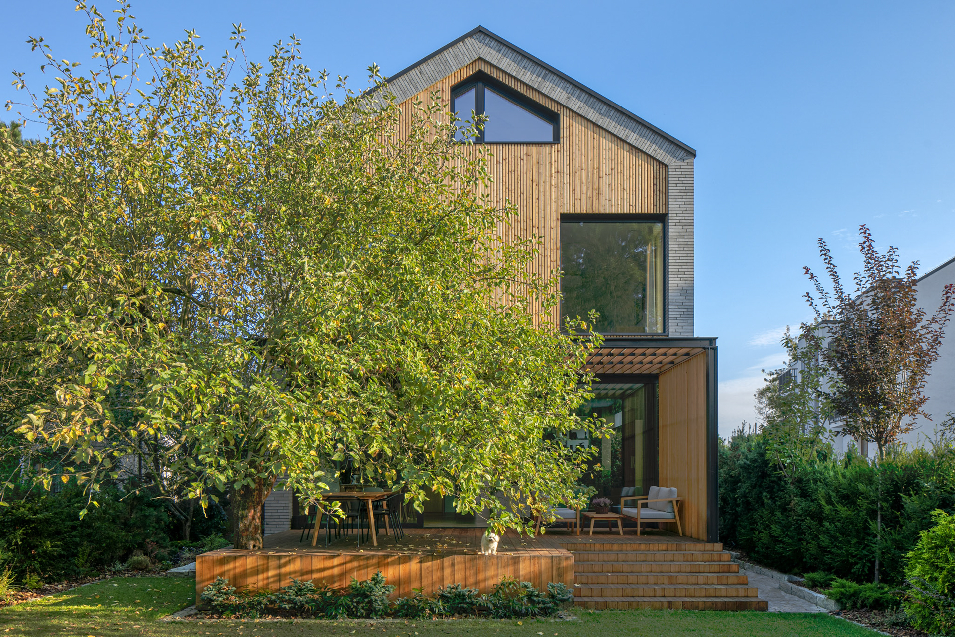 The Apple House by BXB studio Boguslaw Barnas - Architizer