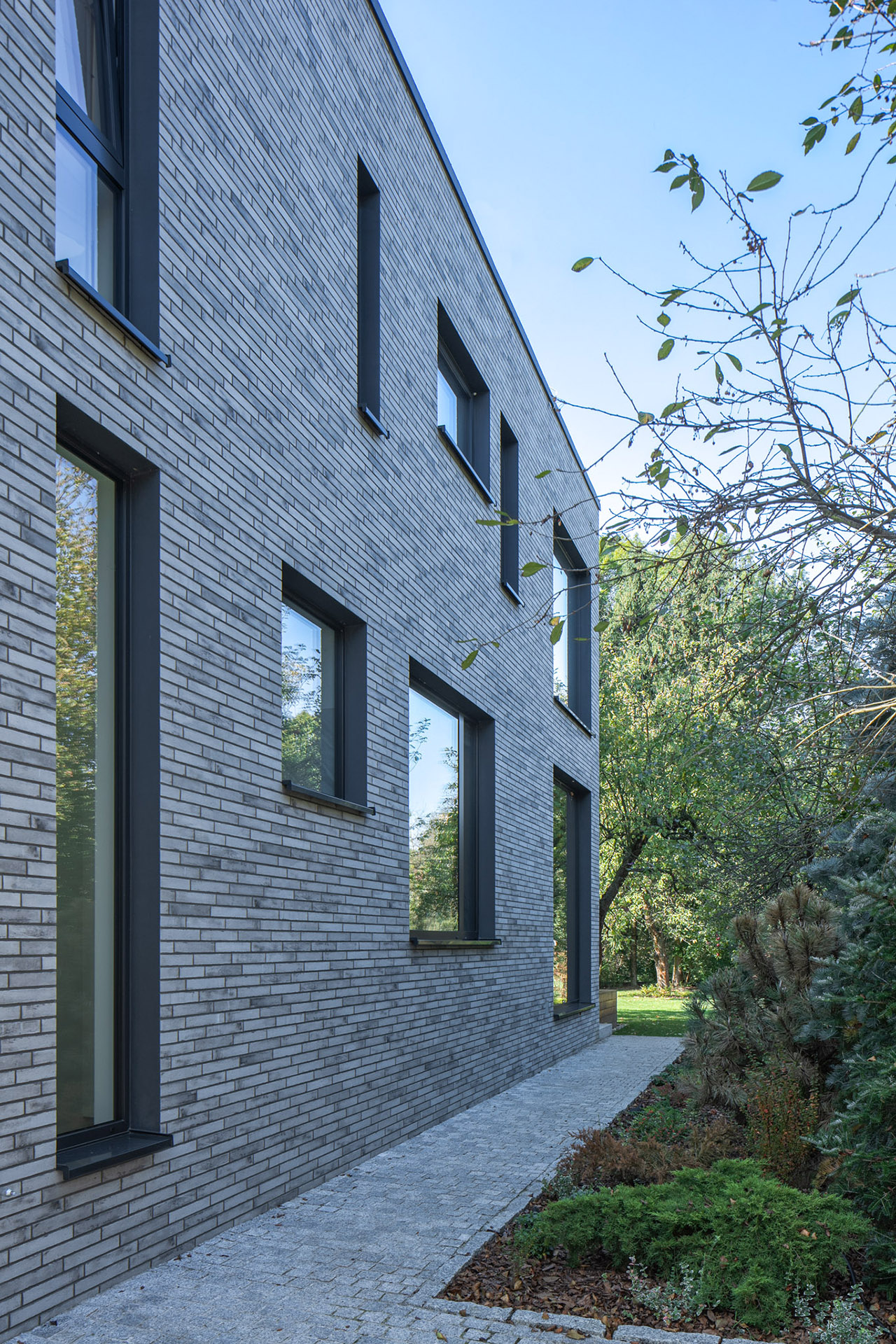 The Apple House by BXB studio Boguslaw Barnas - Architizer