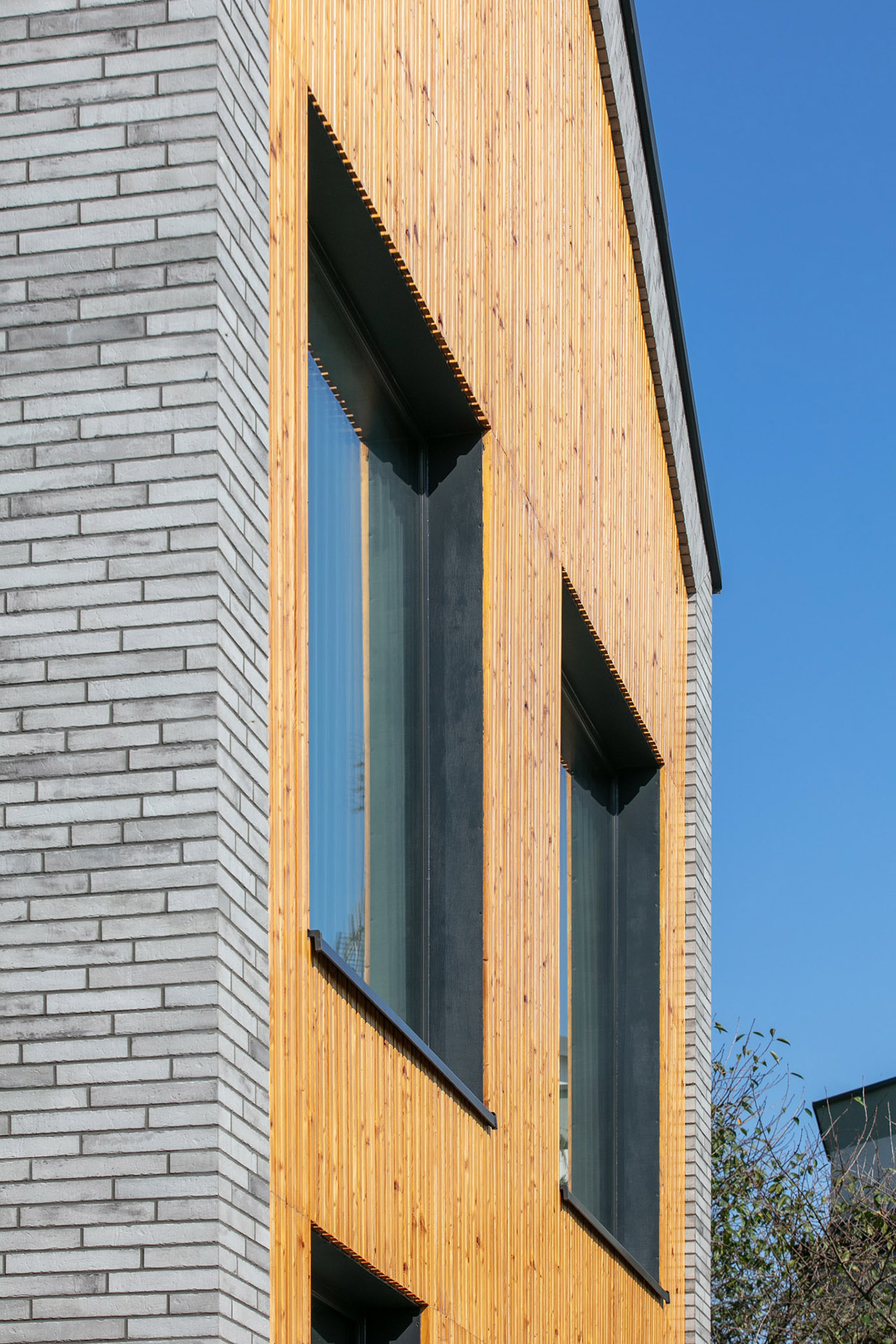 The Apple House by BXB studio Boguslaw Barnas - Architizer