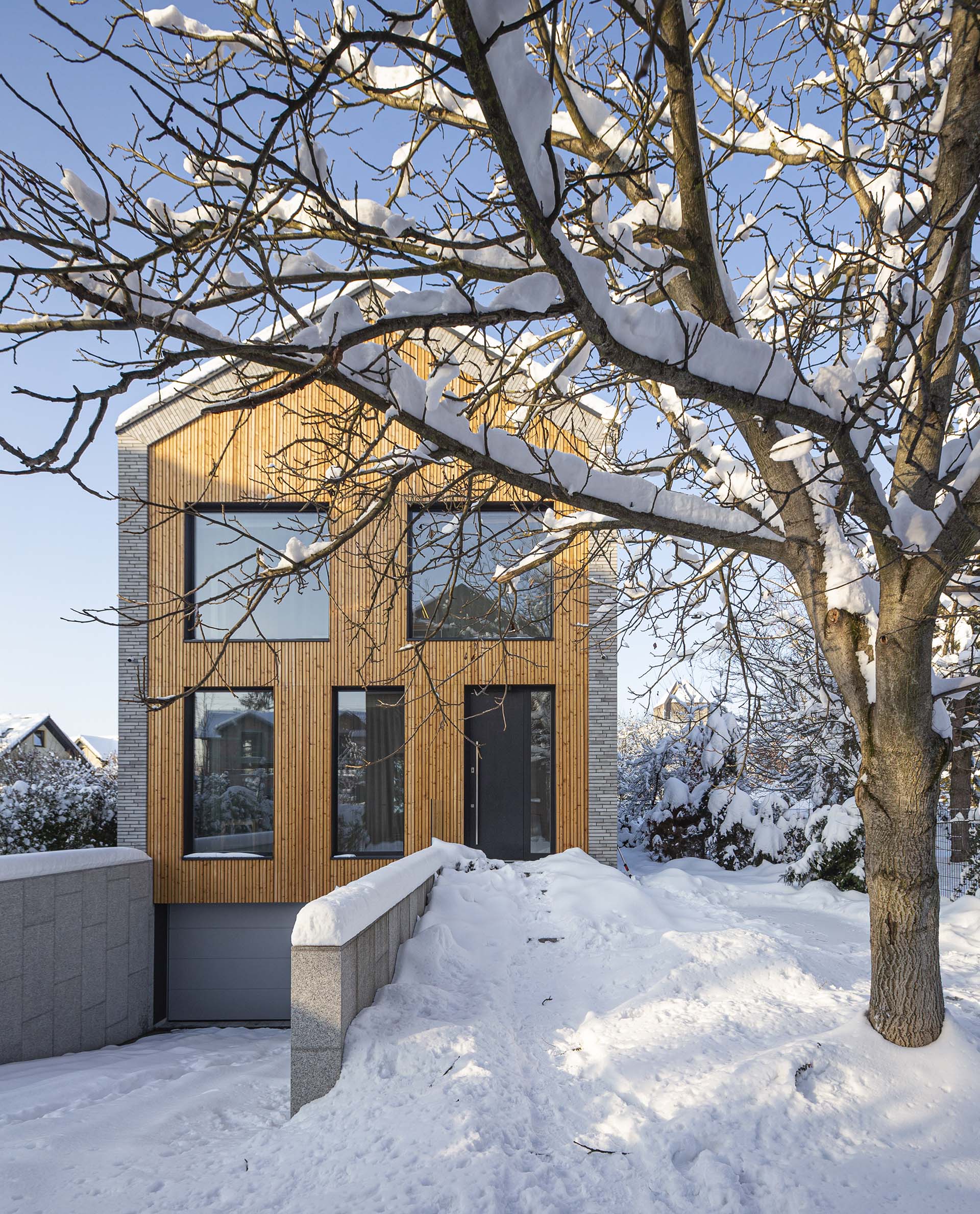 The Apple House by BXB studio Boguslaw Barnas - Architizer