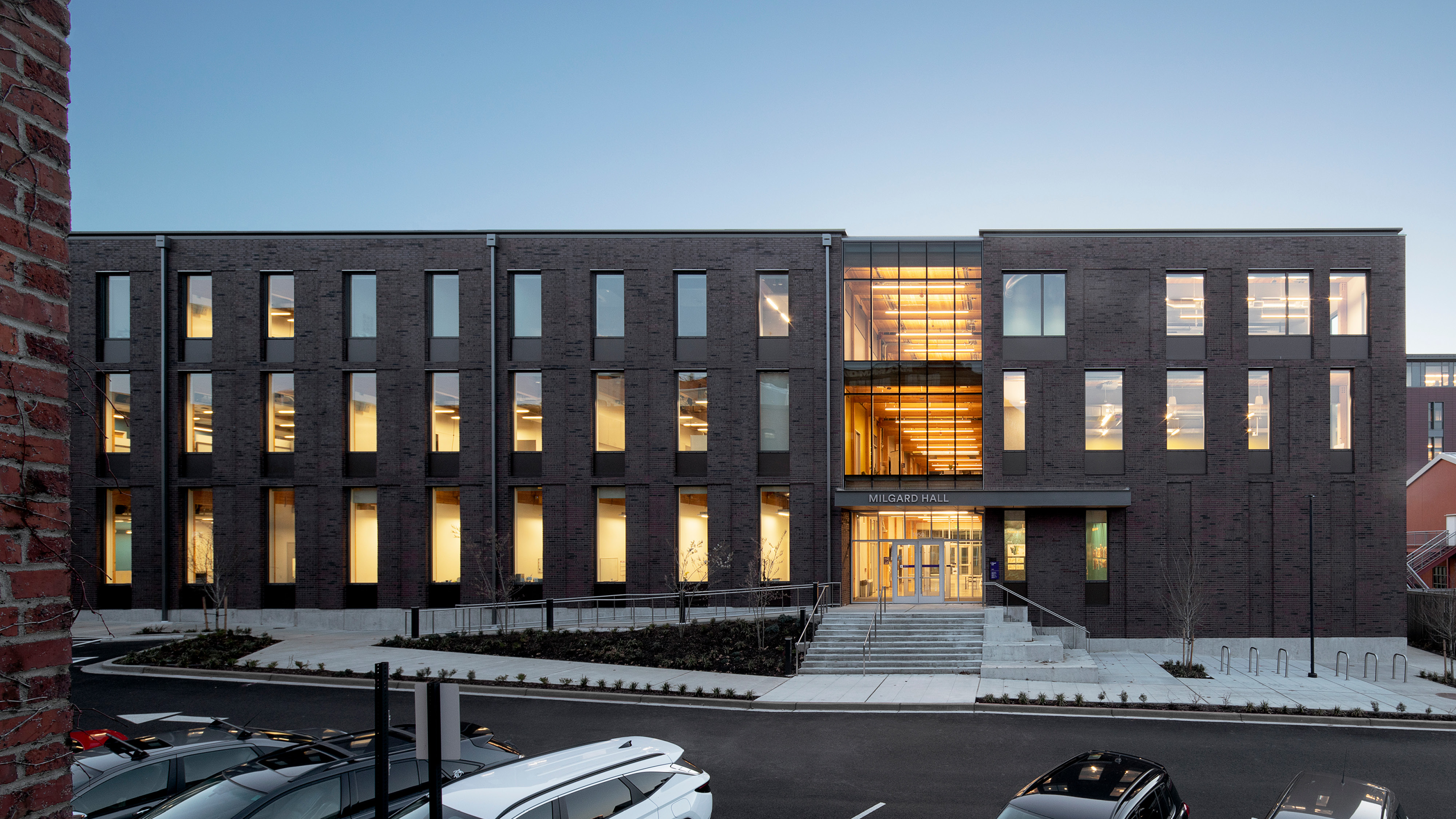 University of Washington Tacoma, Milgard Hall by Architecture Research ...