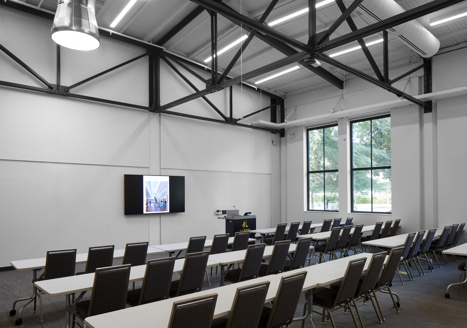 UC Davis Walker Hall Graduate Student Center by LEDDY MAYTUM STACY ...