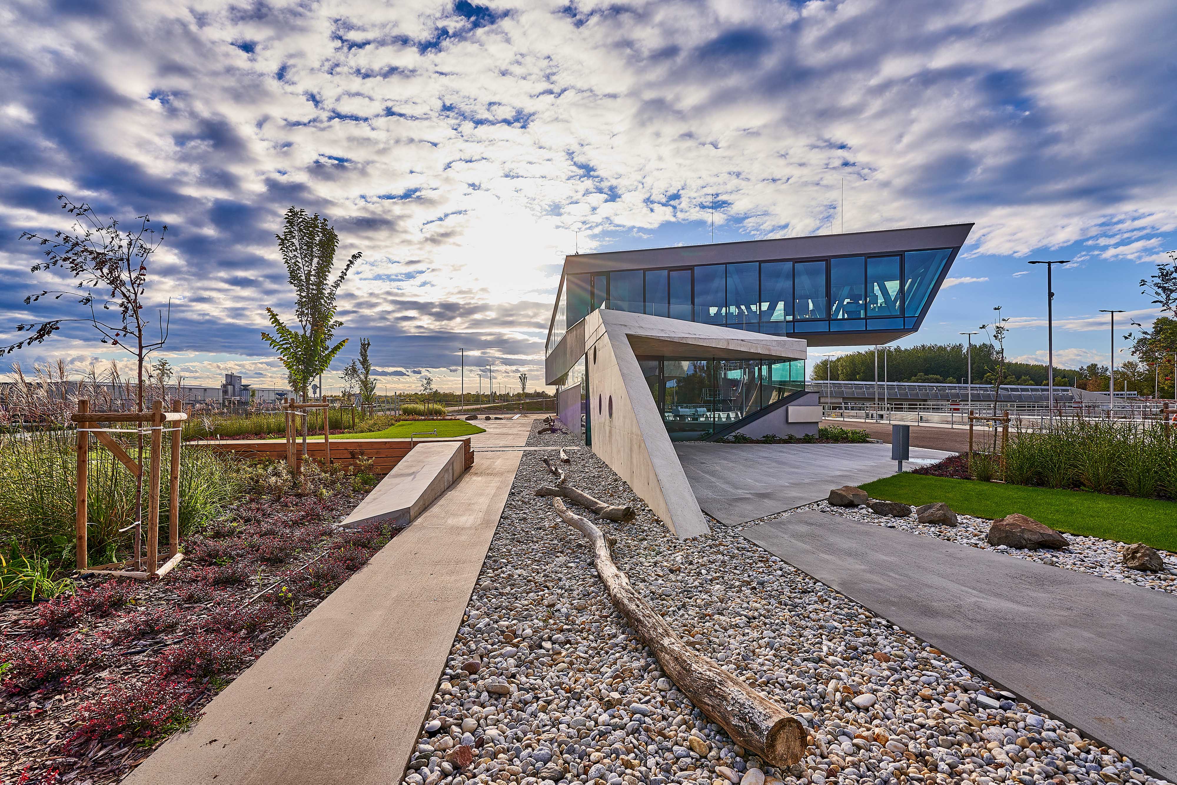 Mosoni-Duna Flood gate and Control building by TÉRHÁLÓZAT DESIGN KFT ...