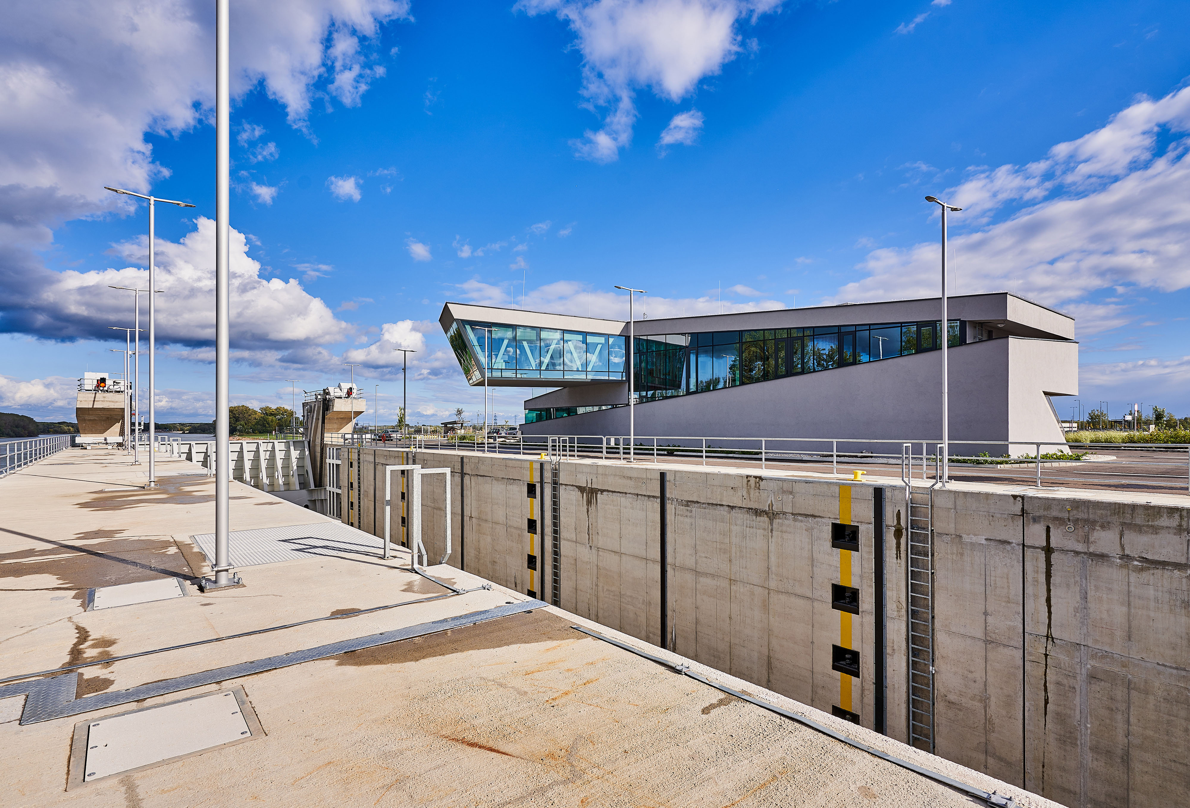 Mosoni-Duna Flood gate and Control building by TÉRHÁLÓZAT DESIGN KFT ...