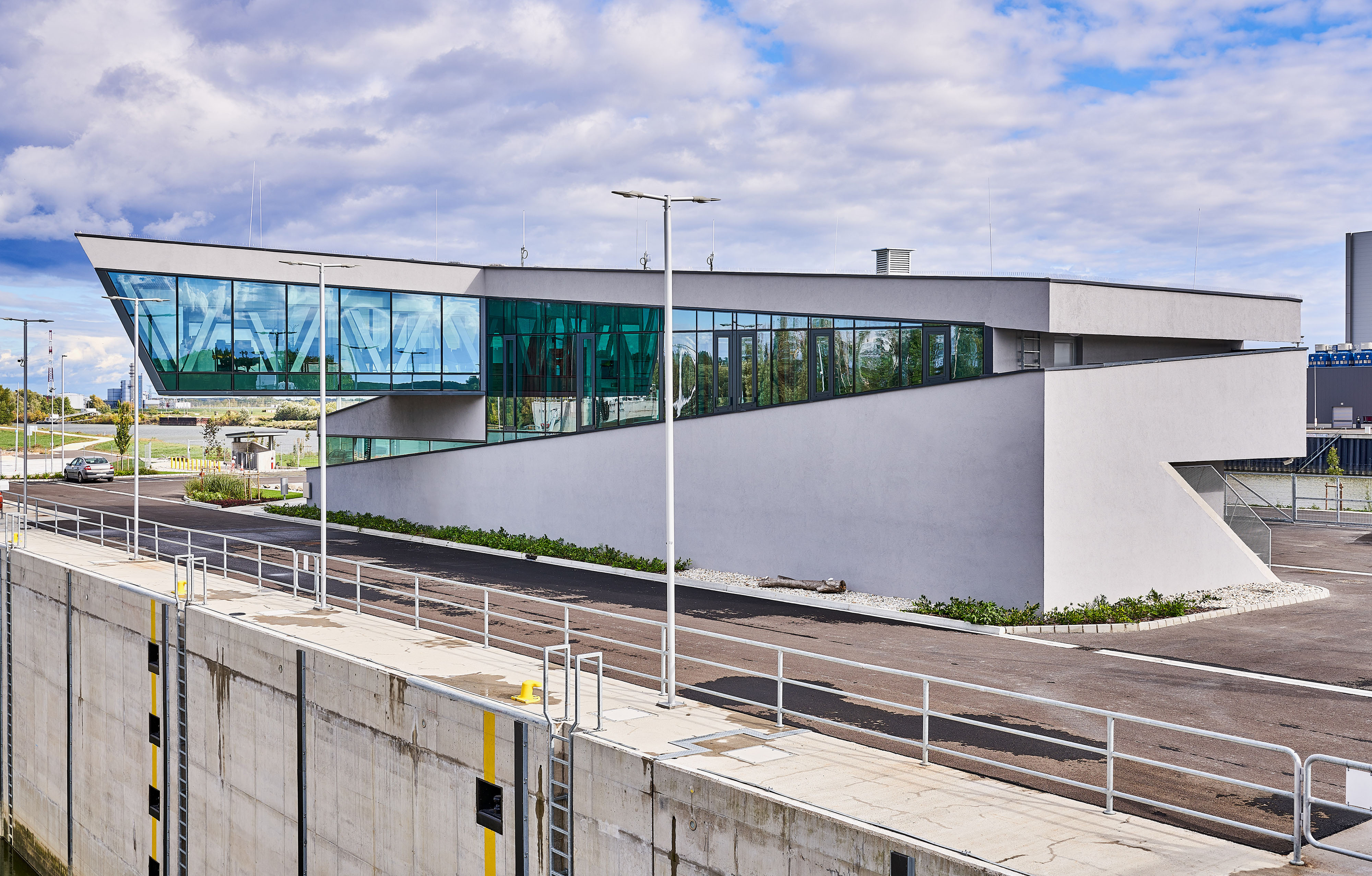 Mosoni-Duna Flood gate and Control building by TÉRHÁLÓZAT DESIGN KFT ...