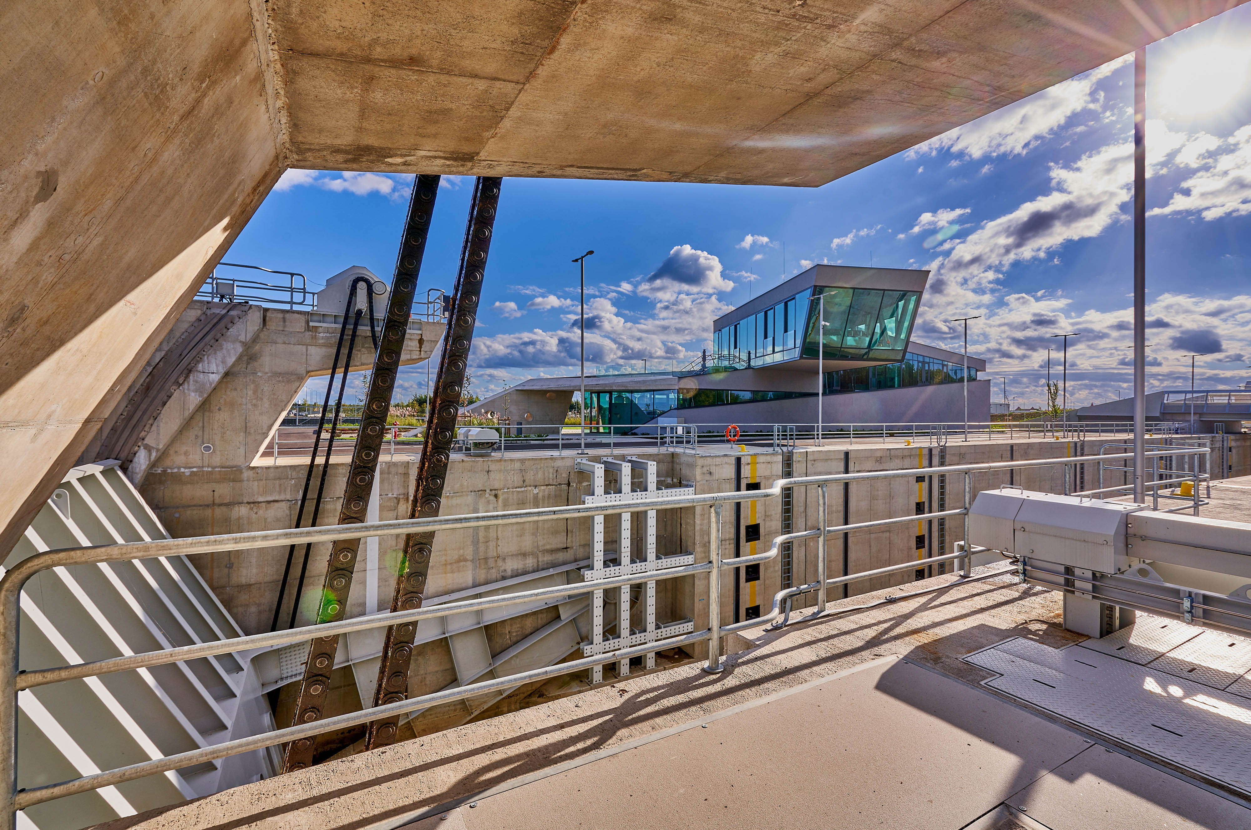 Mosoni-Duna Flood gate and Control building by TÉRHÁLÓZAT DESIGN KFT ...