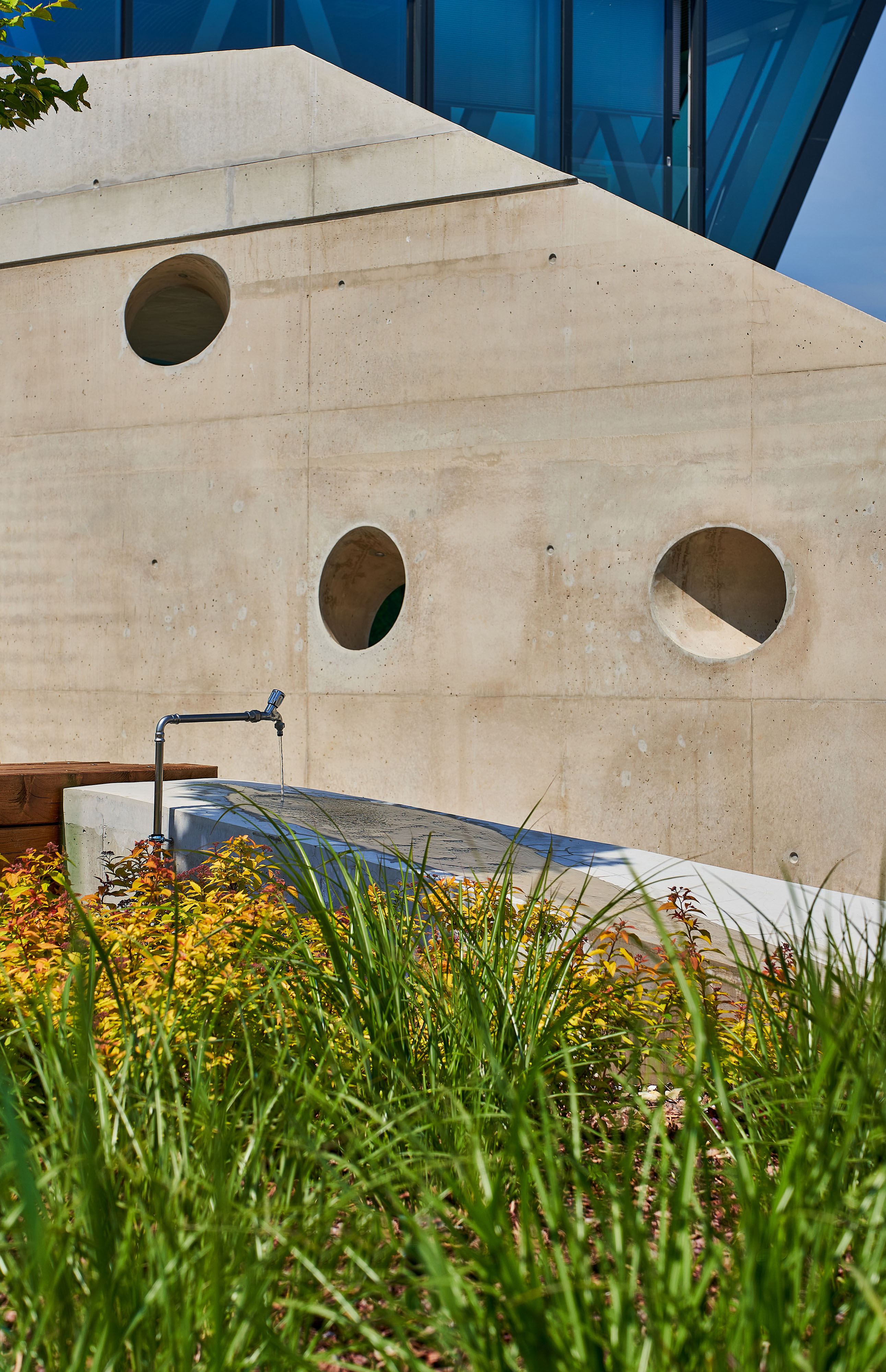 Mosoni-Duna Flood gate and Control building by TÉRHÁLÓZAT DESIGN KFT ...