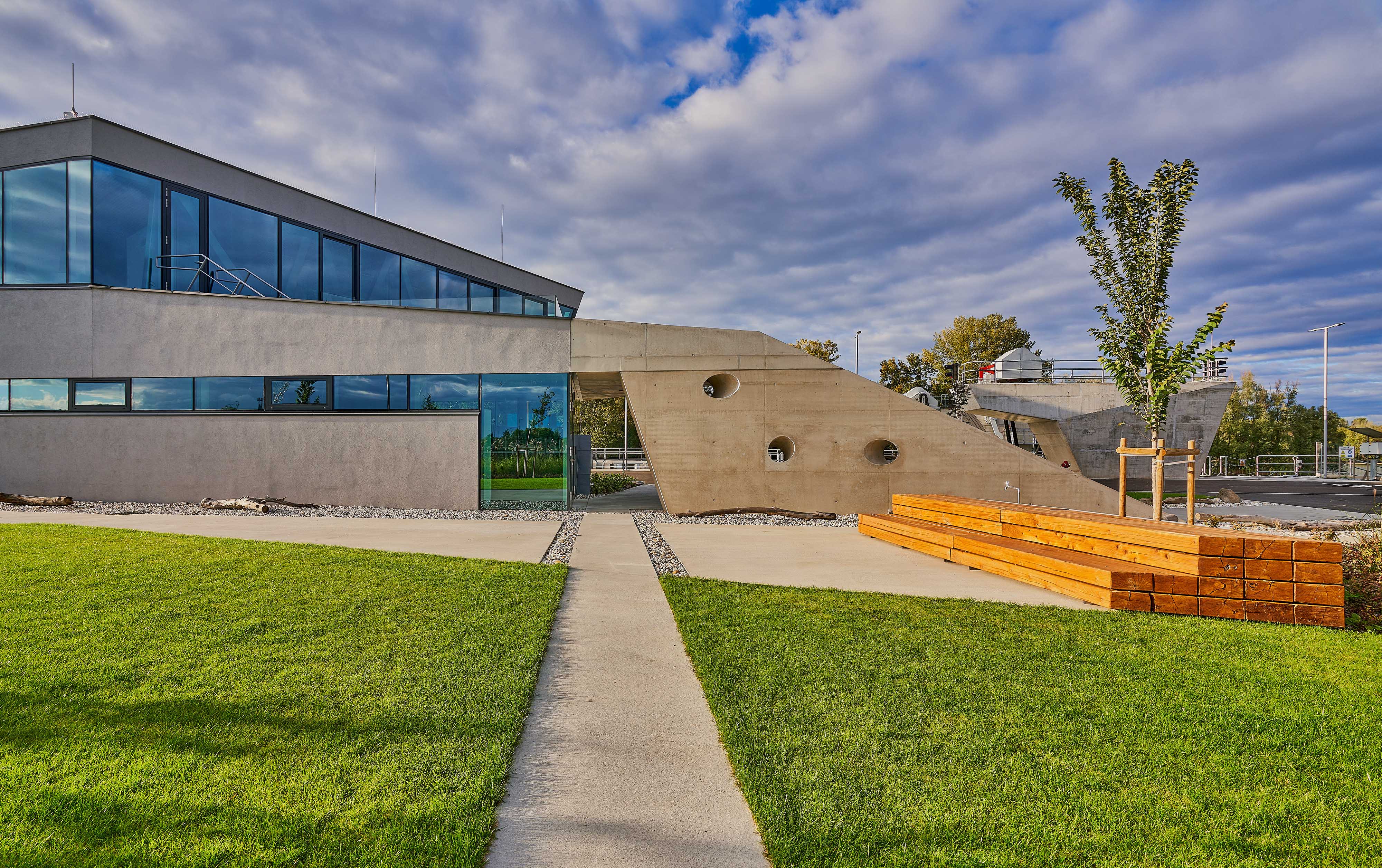 Mosoni-Duna Flood gate and Control building by TÉRHÁLÓZAT DESIGN KFT ...