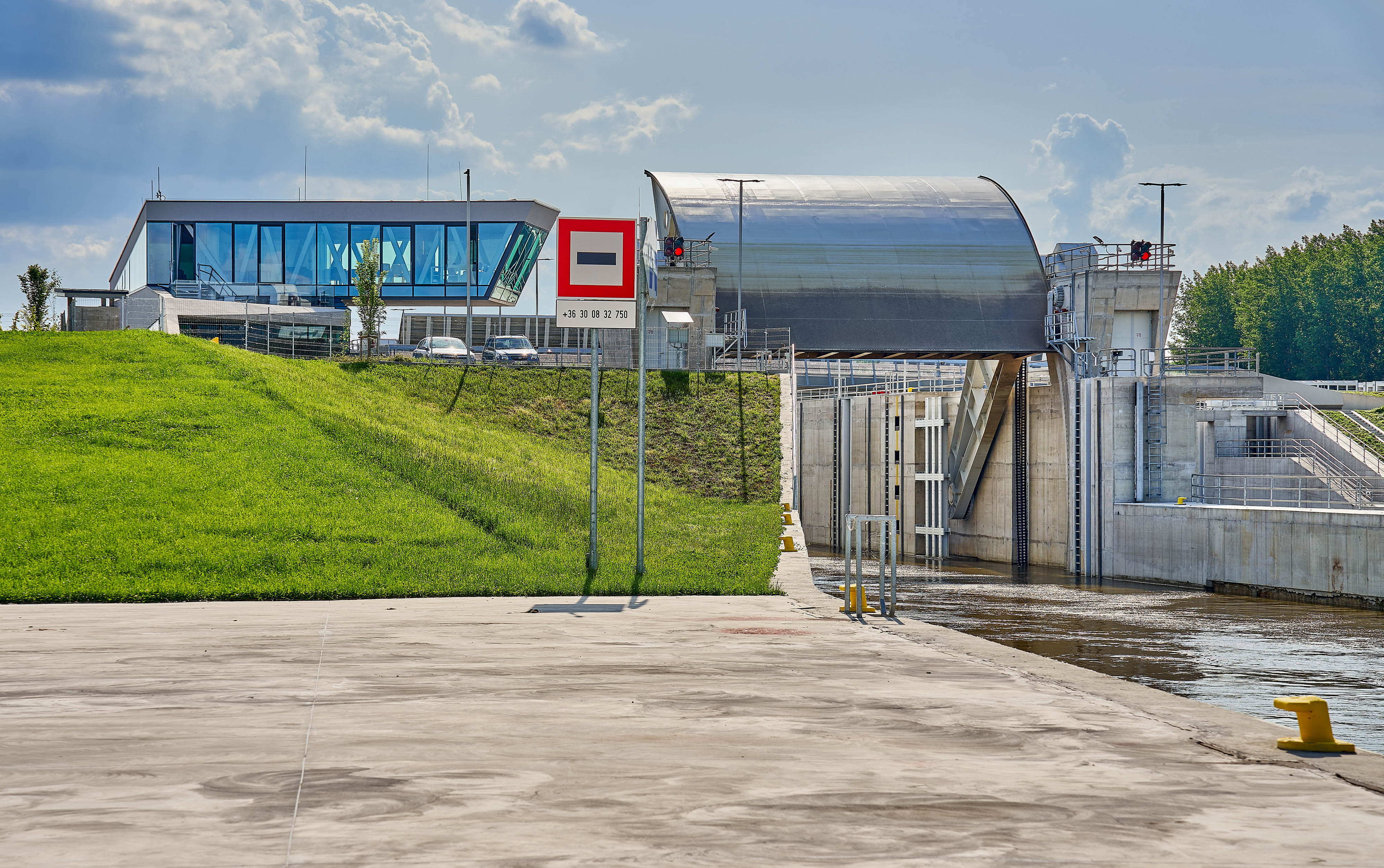 Mosoni-Duna Flood gate and Control building by TÉRHÁLÓZAT DESIGN KFT ...