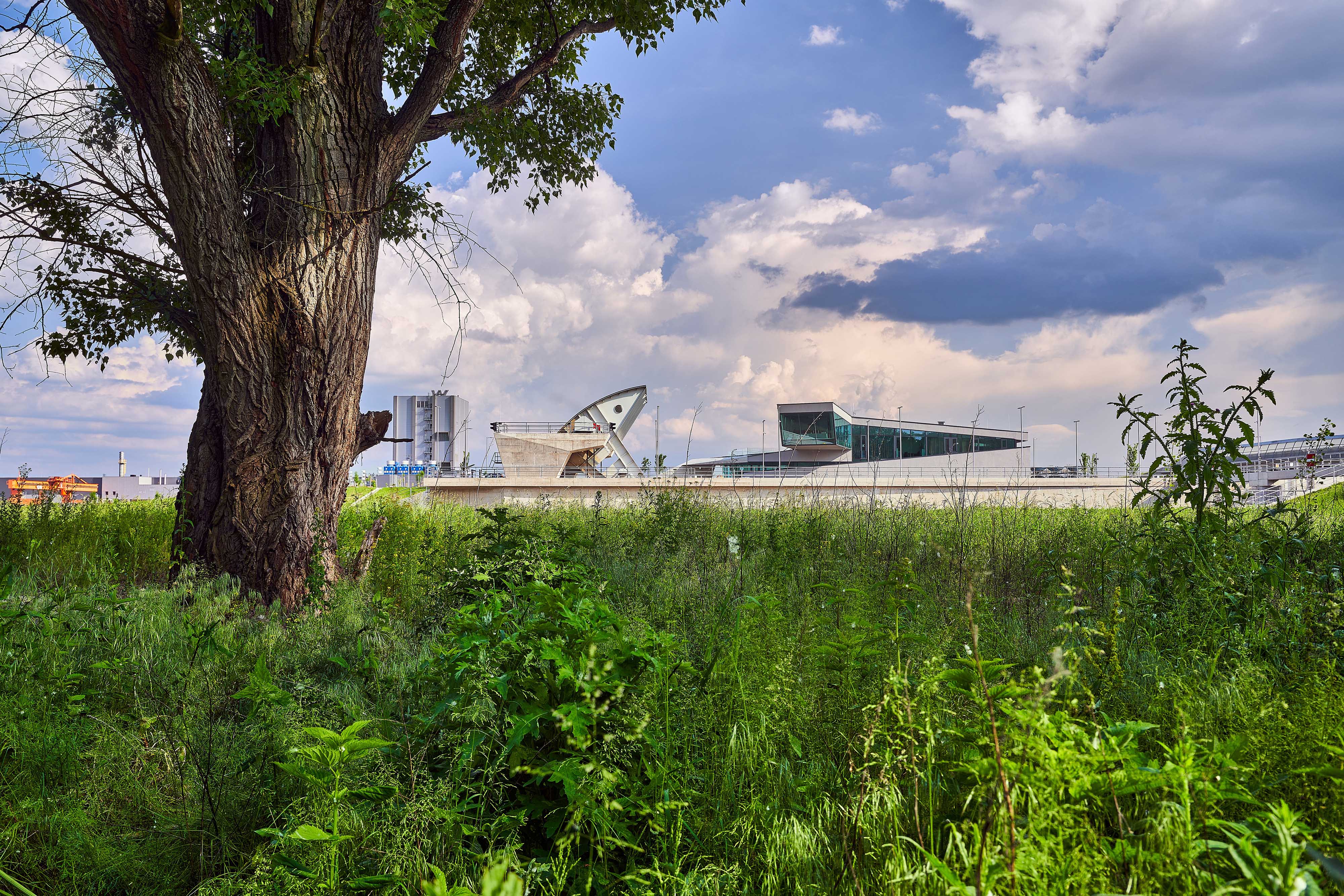Mosoni-Duna Flood gate and Control building by TÉRHÁLÓZAT DESIGN KFT ...