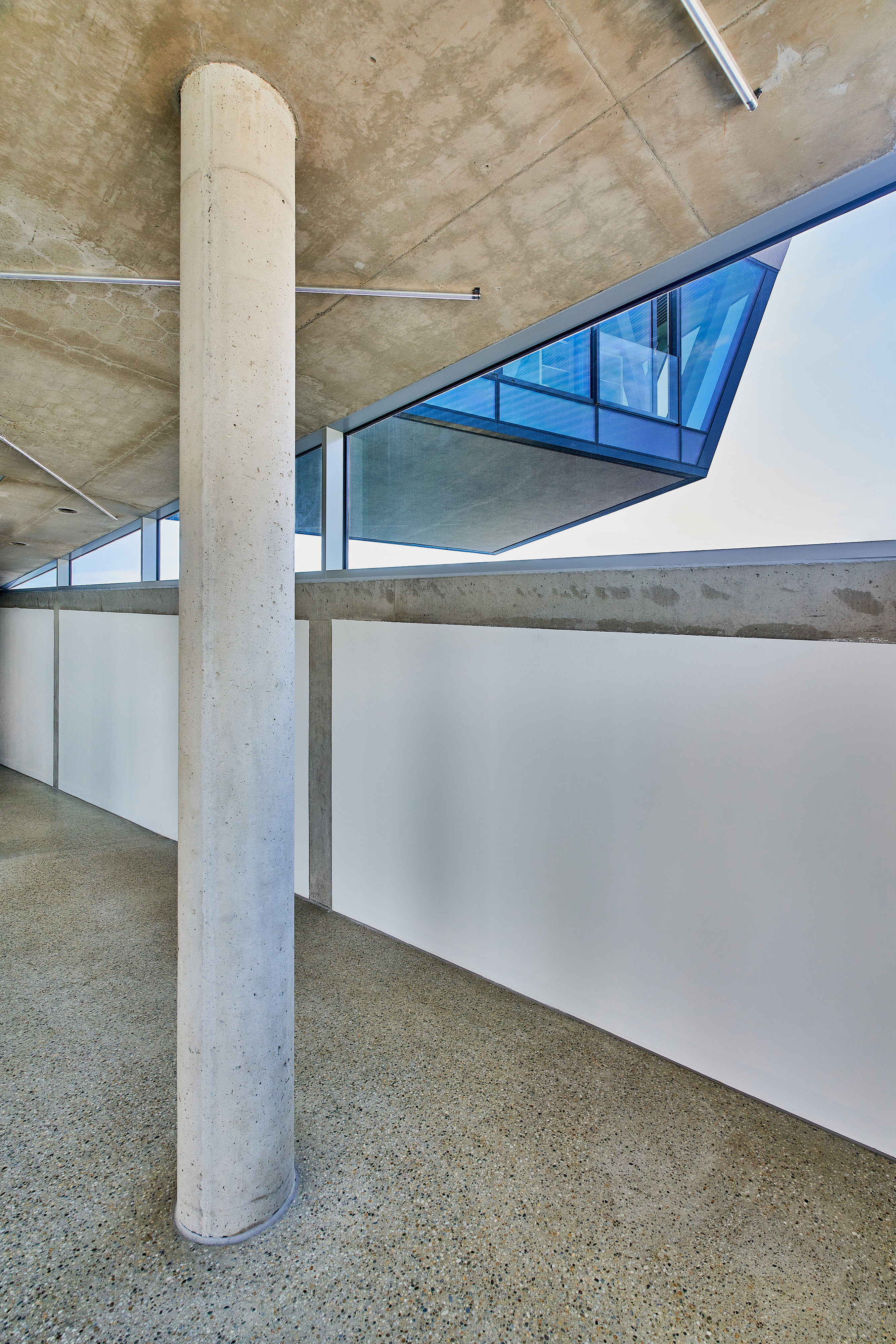 Mosoni-Duna Flood gate and Control building by TÉRHÁLÓZAT DESIGN KFT ...